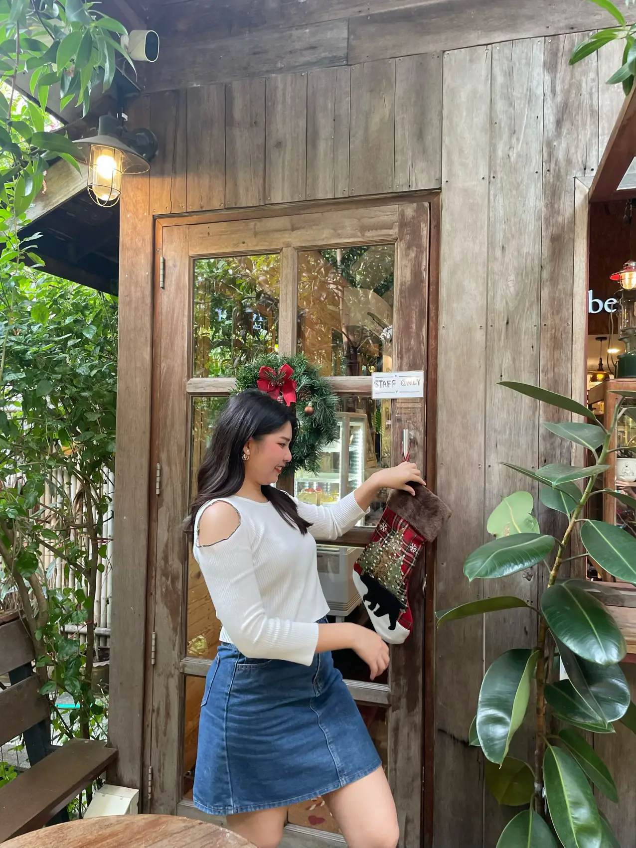 Resfeber Cafe คาเฟ่บ้านไม้ในสวน ร่มรื่นและอบอุ่น 🍁🏕️ | แกลเลอรีที่โพสต์โดย SoYaᵔᴥᵔ | Lemon8