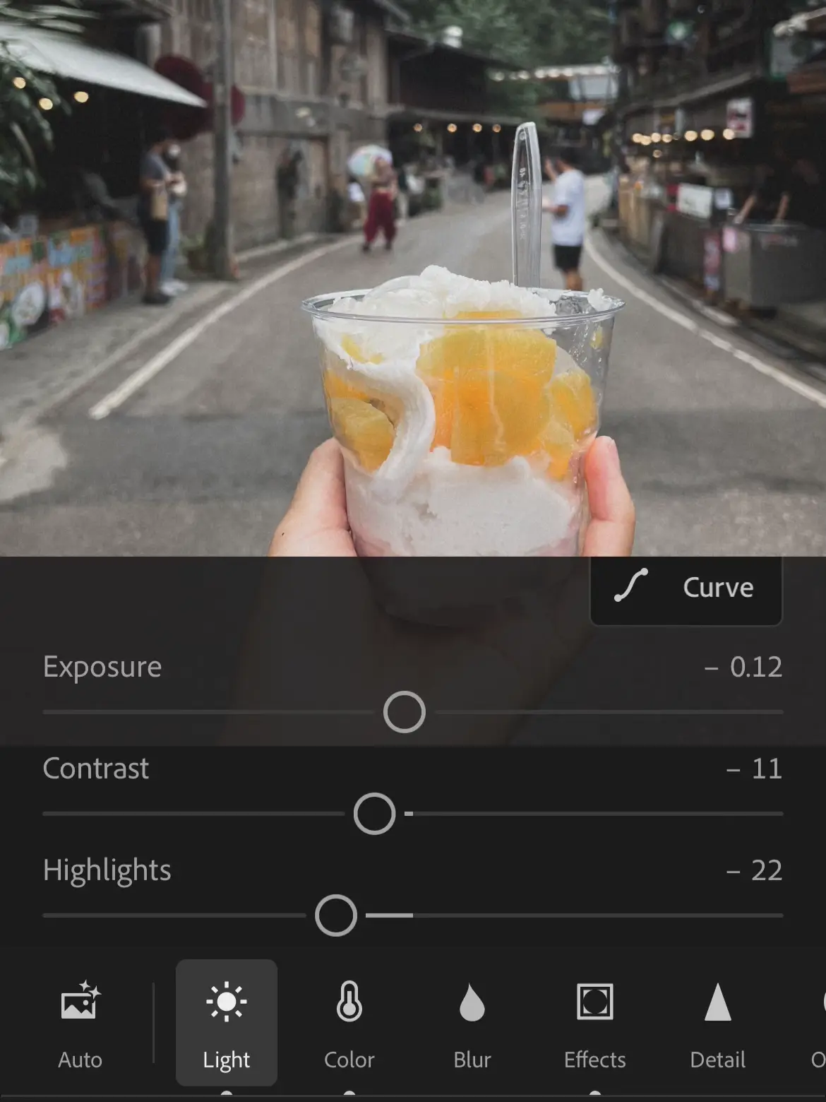 แต่งรูปโทนดาร์ก ด้วยแอพ Lightroom ในมือถือ | แกลเลอรีที่โพสต์โดย nokalisaaa | Lemon8