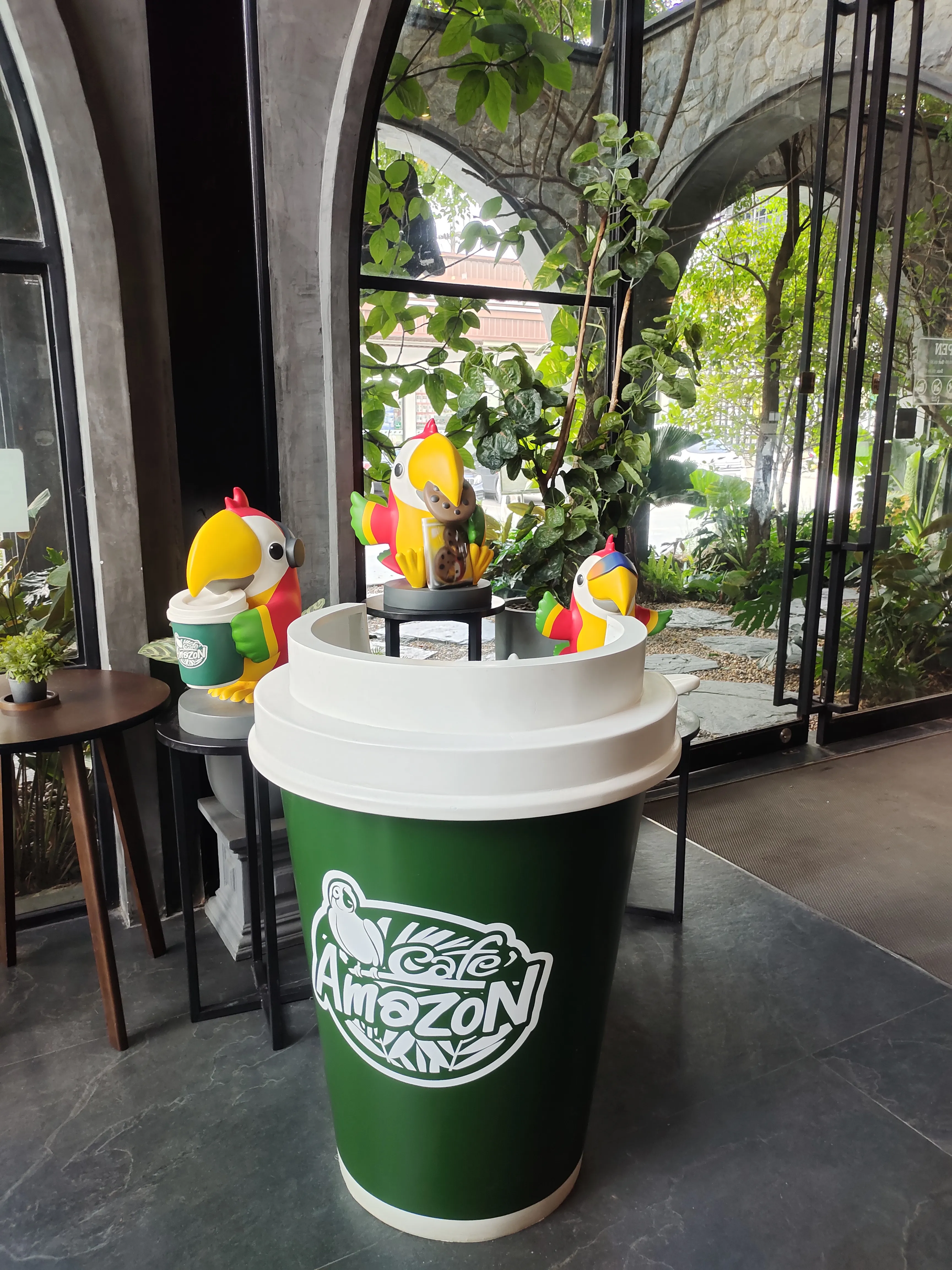 แวะ ปั้ม ได้รูปสวย ที่ Cafe Amazon 🦜 | แกลเลอรีที่โพสต์โดย เที่ยว กับ ฟู | Lemon8