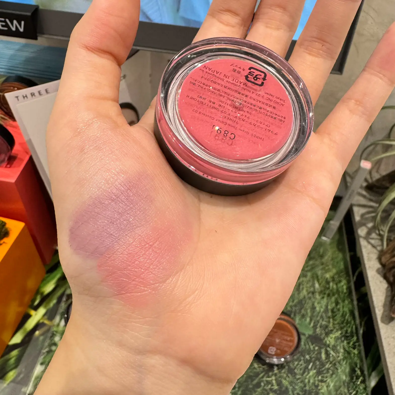 ไปแต่งหน้าฟรีที่ THREE เทรนด์ใหม่จากญี่ปุ่น🖤 | แกลเลอรีที่โพสต์โดย cinearism💀 | Lemon8