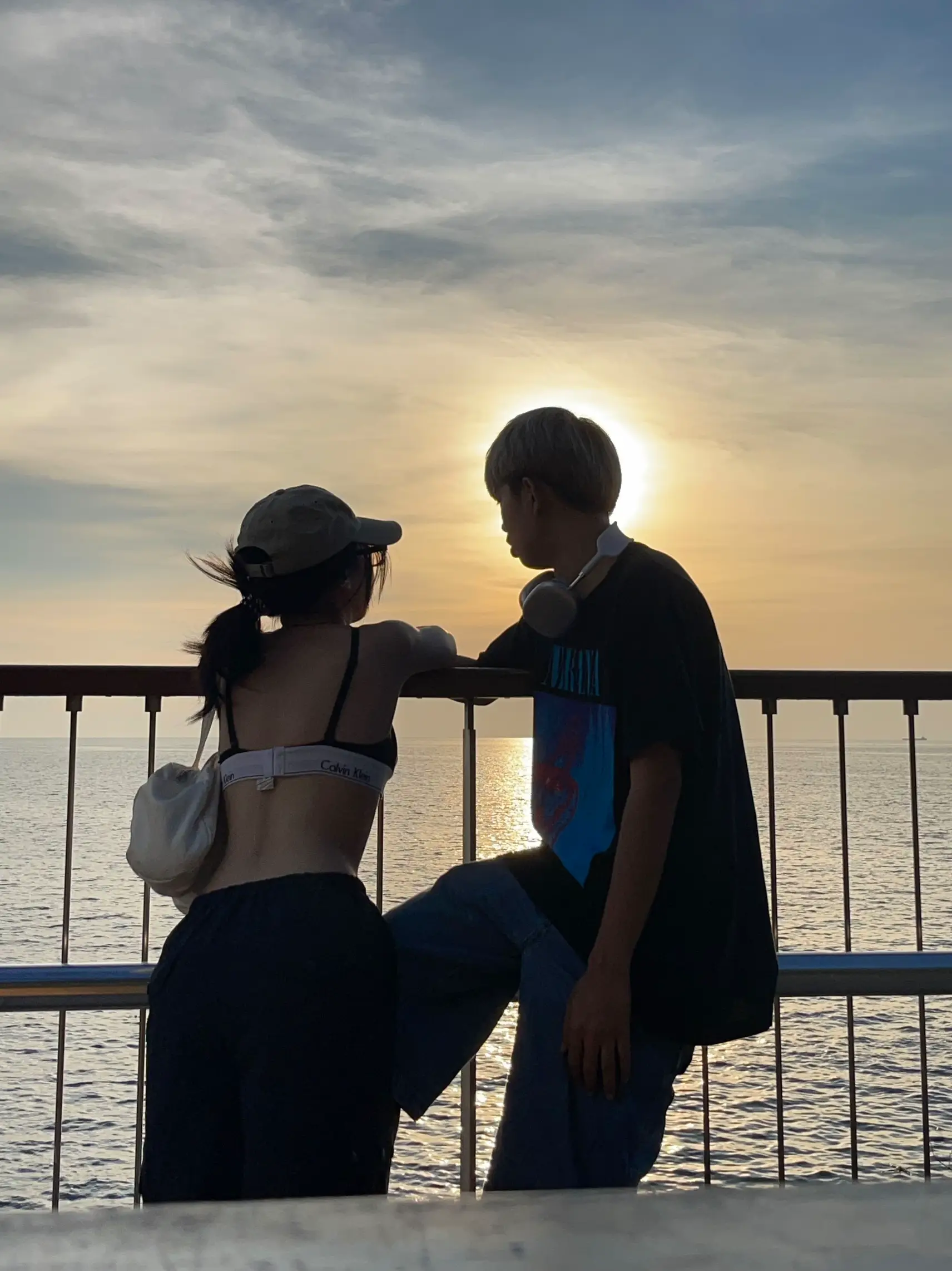 มุมถ่ายรูปฟีลพี่สาวเกาที่บางแสน🏝 | แกลเลอรีที่โพสต์โดย May warit | Lemon8