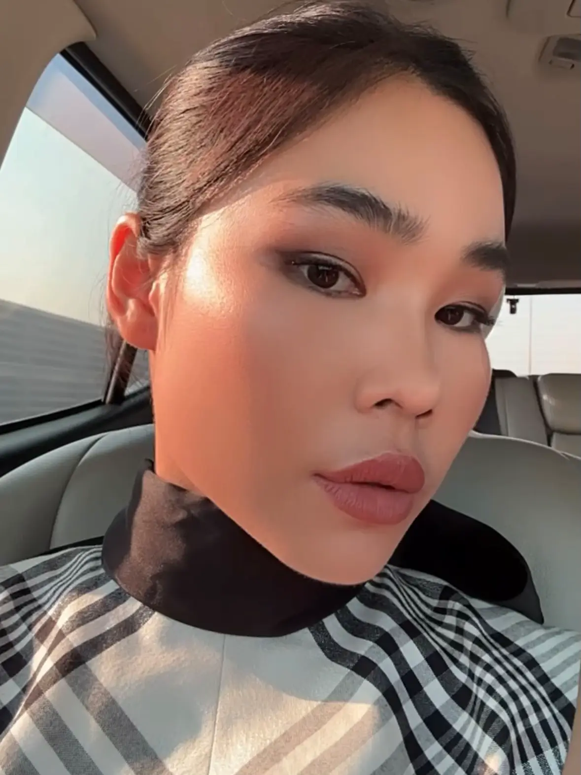 แต่งหน้าฟรี Full Makeup service HOURGLASS ️ | แกลเลอรีที่โพสต์โดย Jiaey ♡︎🌻🌝 | Lemon8