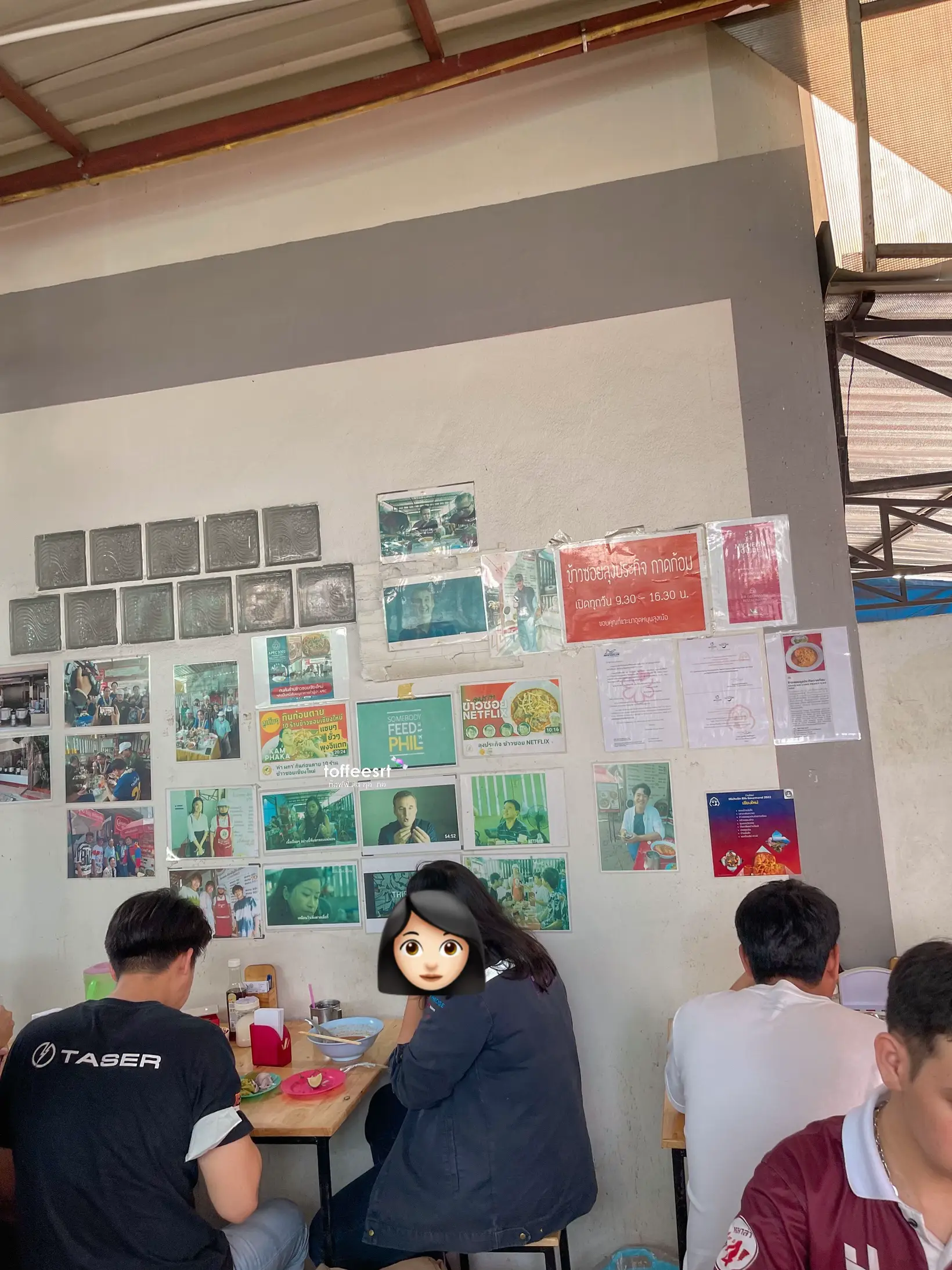 พาชิมข้าวซอย Netflix หรือ ข้าวซอยลุงประกิจ มิชลิน 2 ปีซ้อน | แกลเลอรีที่โพสต์โดย toffeesrt | Lemon8