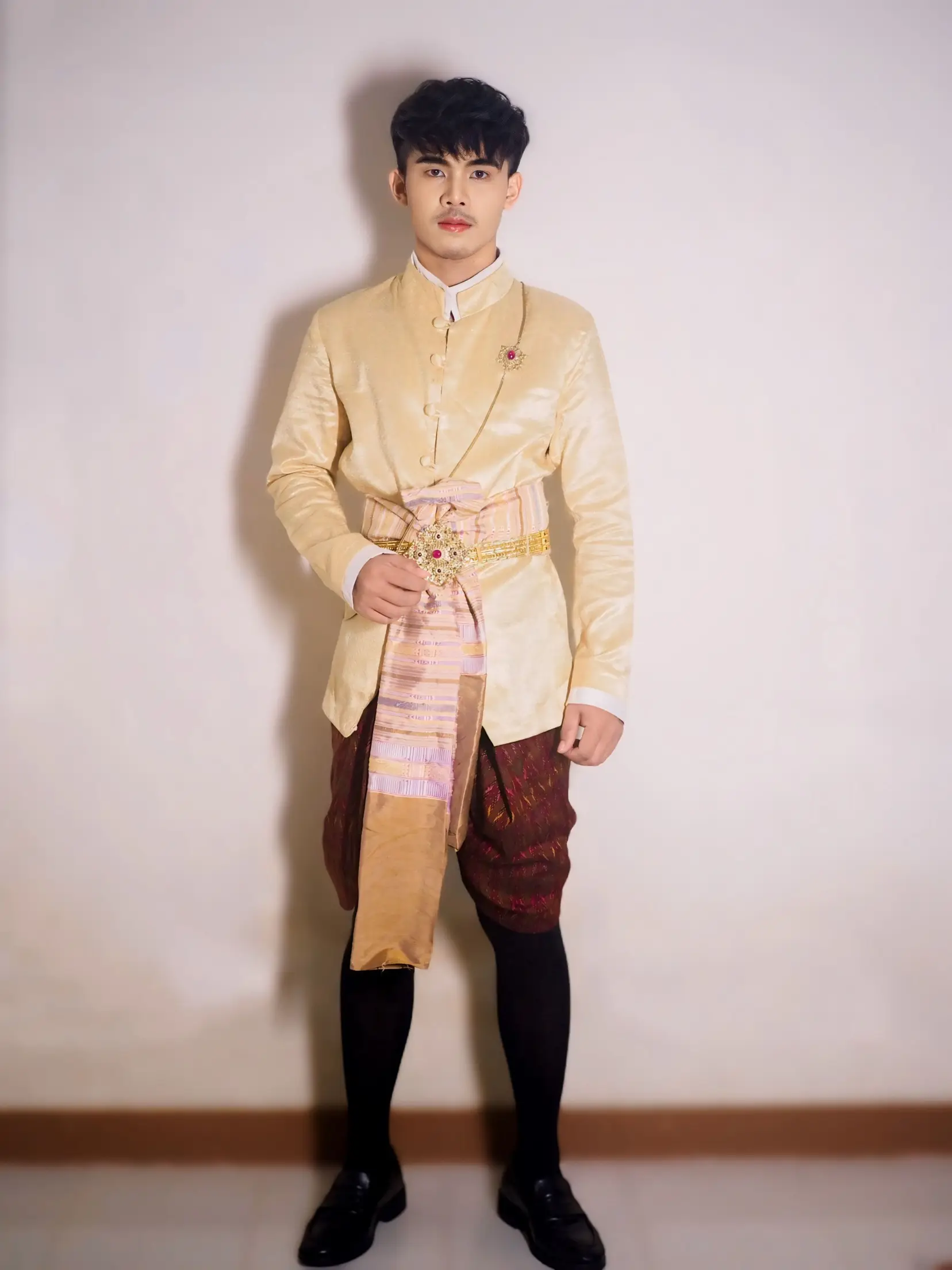 แต่งชุดไทยผู้ชาย | แกลเลอรีที่โพสต์โดย Man.U Martin | Lemon8