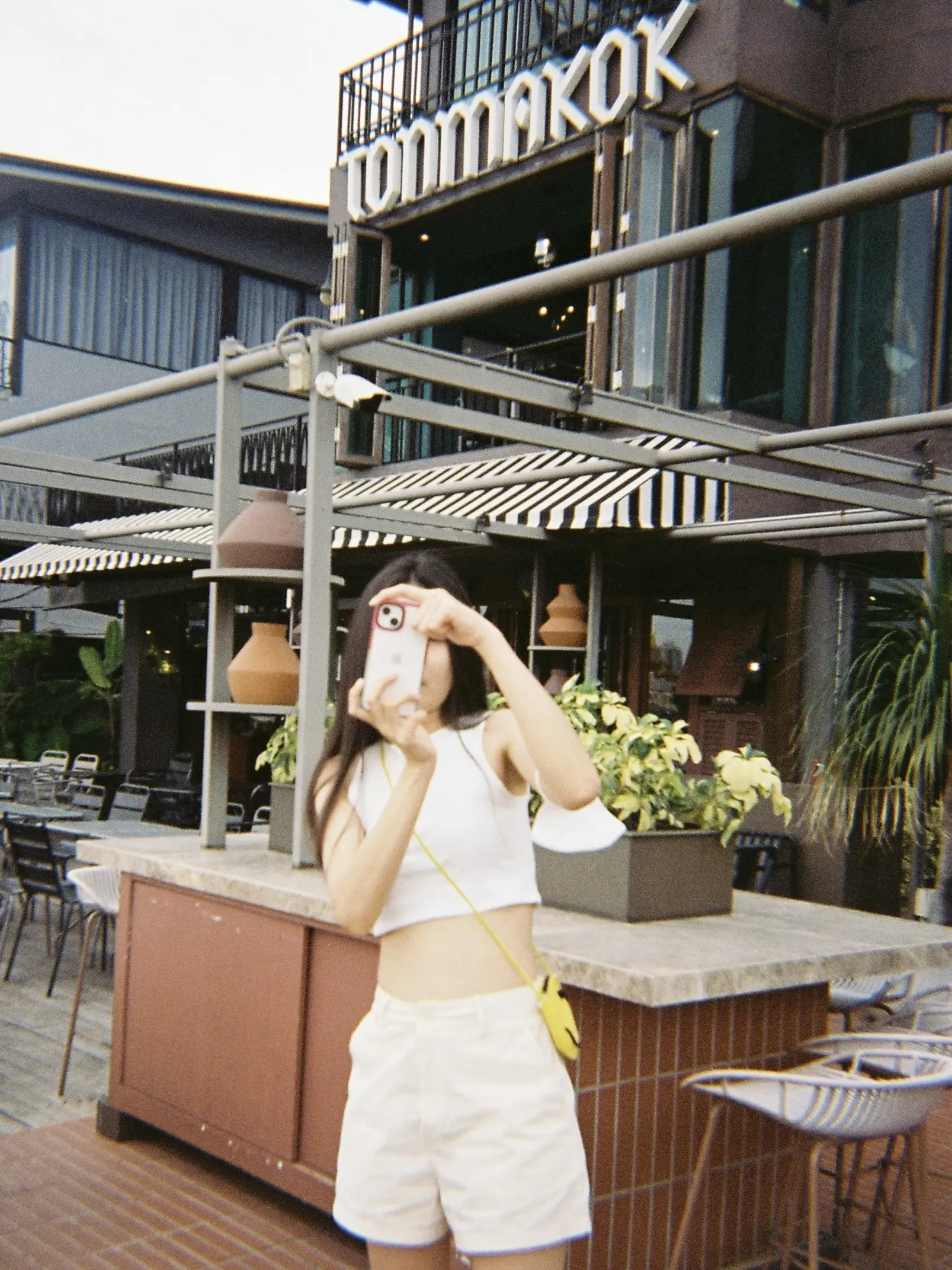 เที่ยวคาเฟ่ ถ่ายรูปเล่นด้วยกล้องฟิล์ม | แกลเลอรีที่โพสต์โดย Who is fk | Lemon8