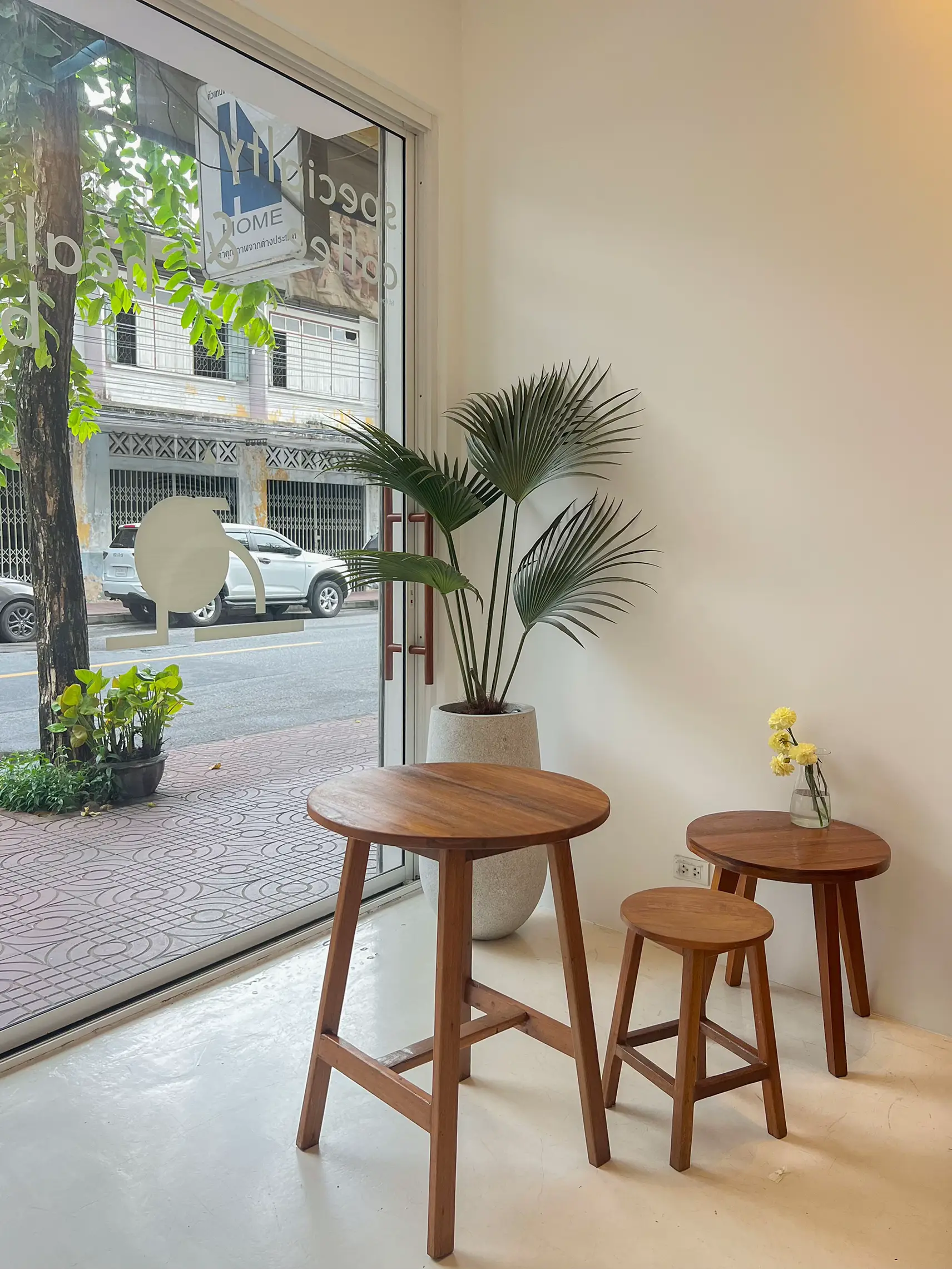 The secret cafe in the heart of the city, the mood is very good. 🛕🌼 ...