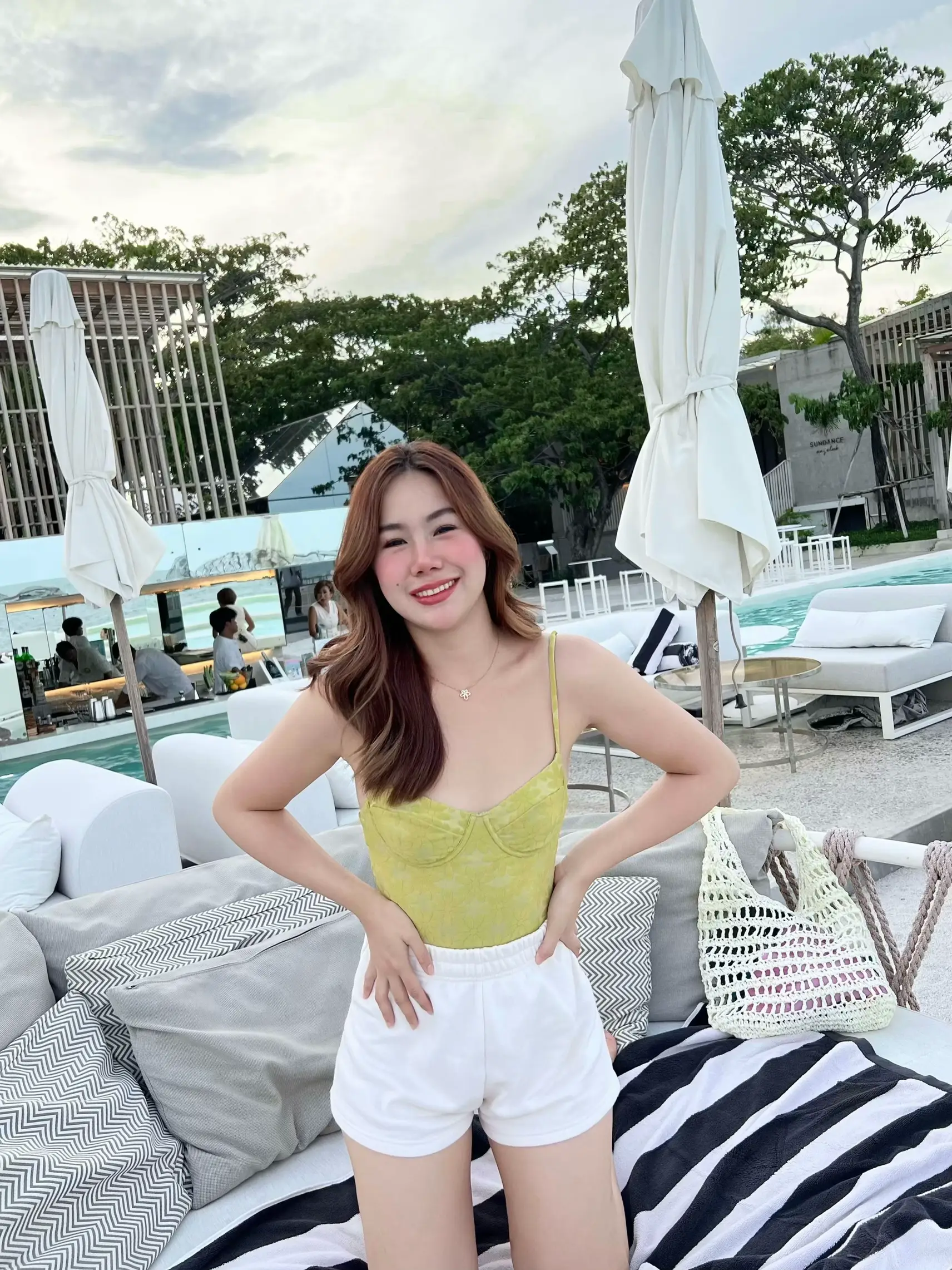 แจกพิกัด 4 ลุคไปทะเลแบบสับๆ 🏖️ | แกลเลอรีที่โพสต์โดย Ppairr.ss | Lemon8