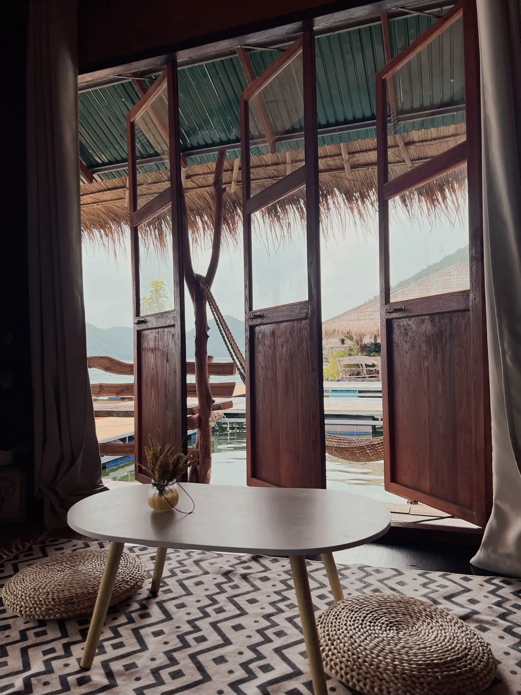 บ้านเรือนแพสวีทโฮมสเตย์ | แกลเลอรีที่โพสต์โดย Ti Tlez | Lemon8