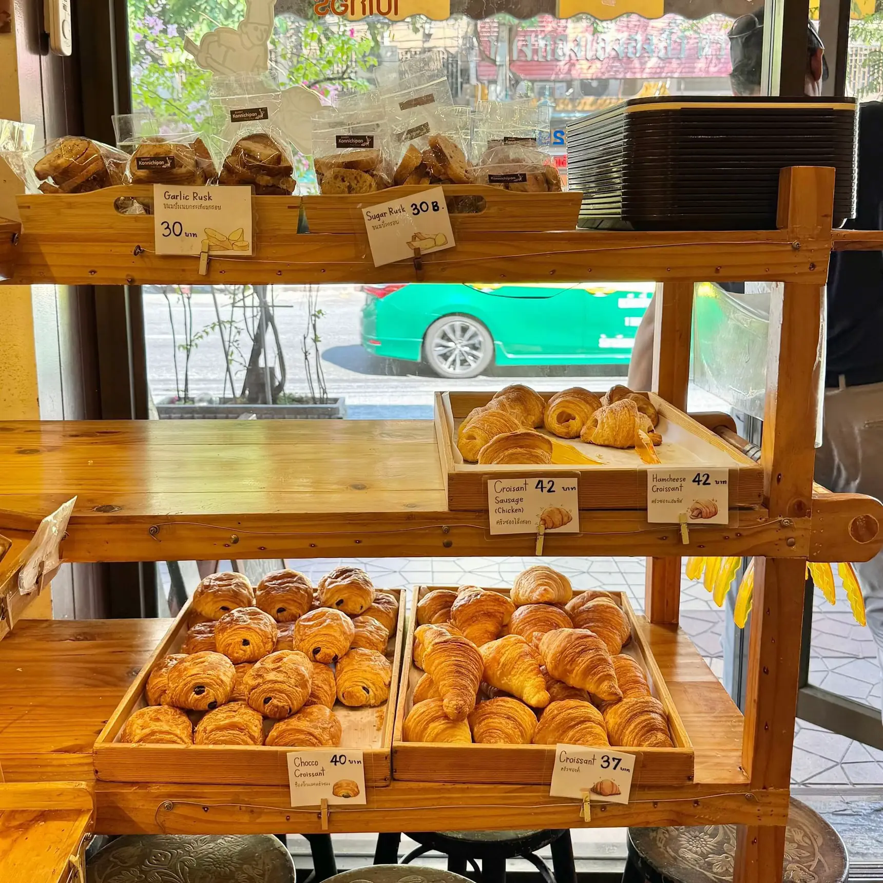 🍞👨🏻‍🍳Bang Lamphu Neighborhood Homemade Bread Shop. Very good price ...