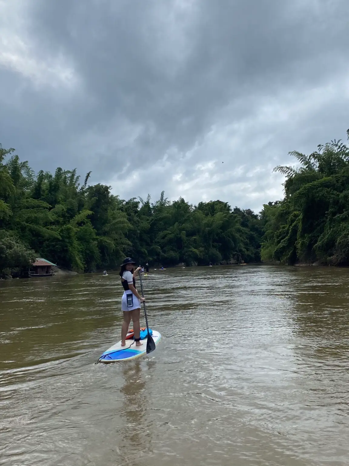 พาพาย SUP Board แบบลุยๆ ที่แม่น้ำแควน้อย | แกลเลอรีที่โพสต์โดย ชมพูพาพาย | Lemon8