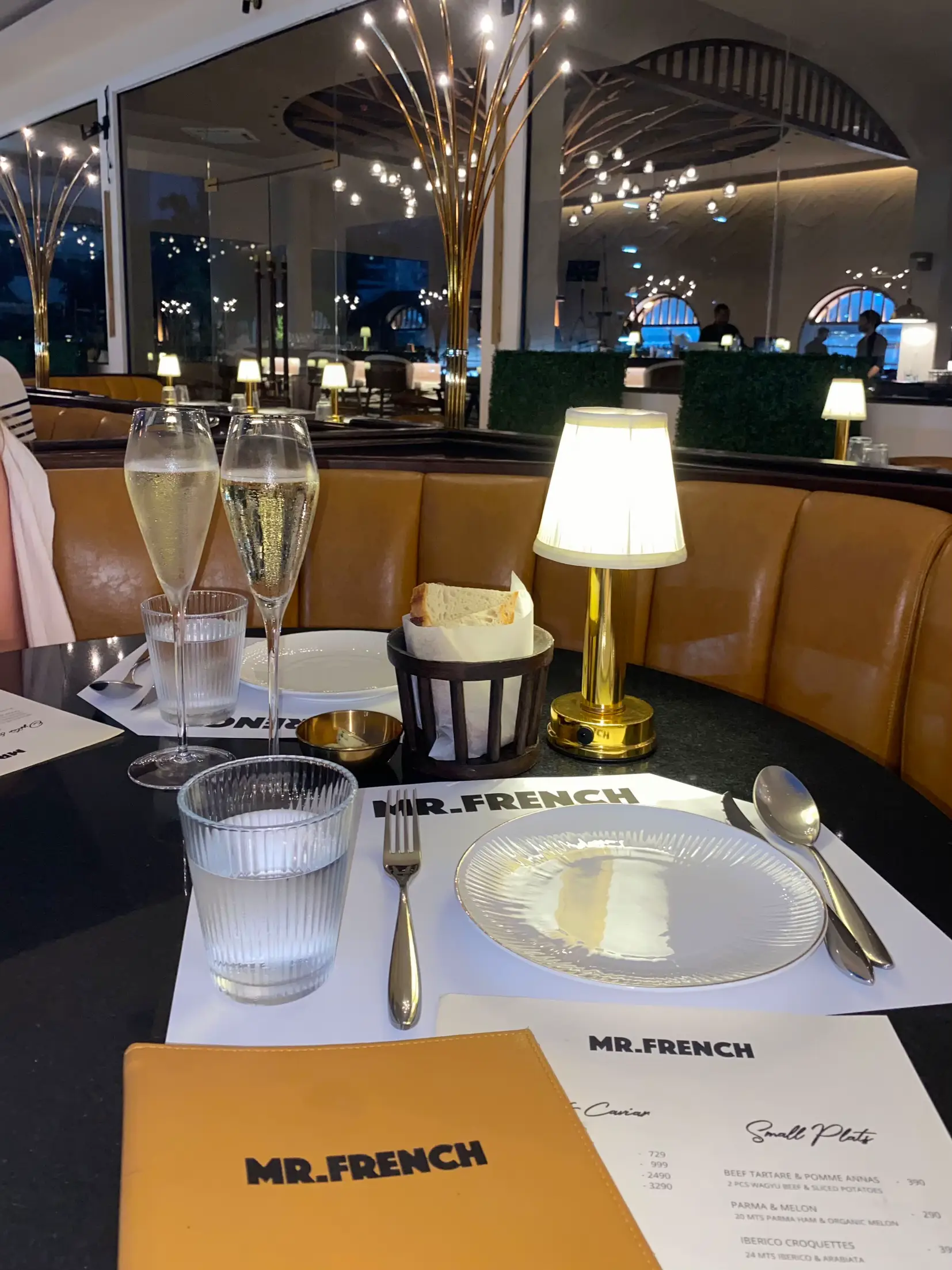 Mr.French 🇫🇷 ร้านอาหารสไตล์ฝรั่งเศสกับมุมถ่ายรูปสุดฮิต 🥂 | แกลเลอรีที่ ...