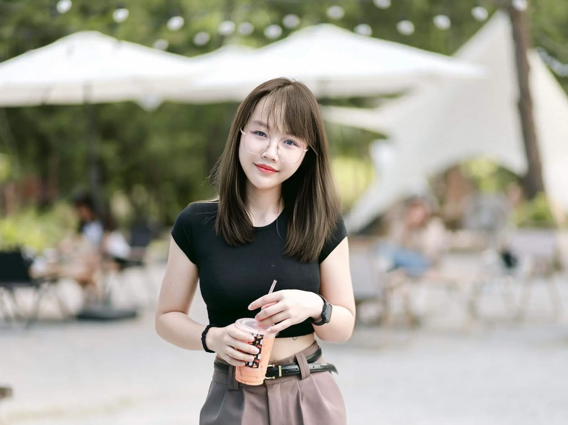 ไอเดียถ่ายรูปถือแก้วน้ำ ☕️📸 | แกลเลอรีที่โพสต์โดย Natt_Cha | Lemon8