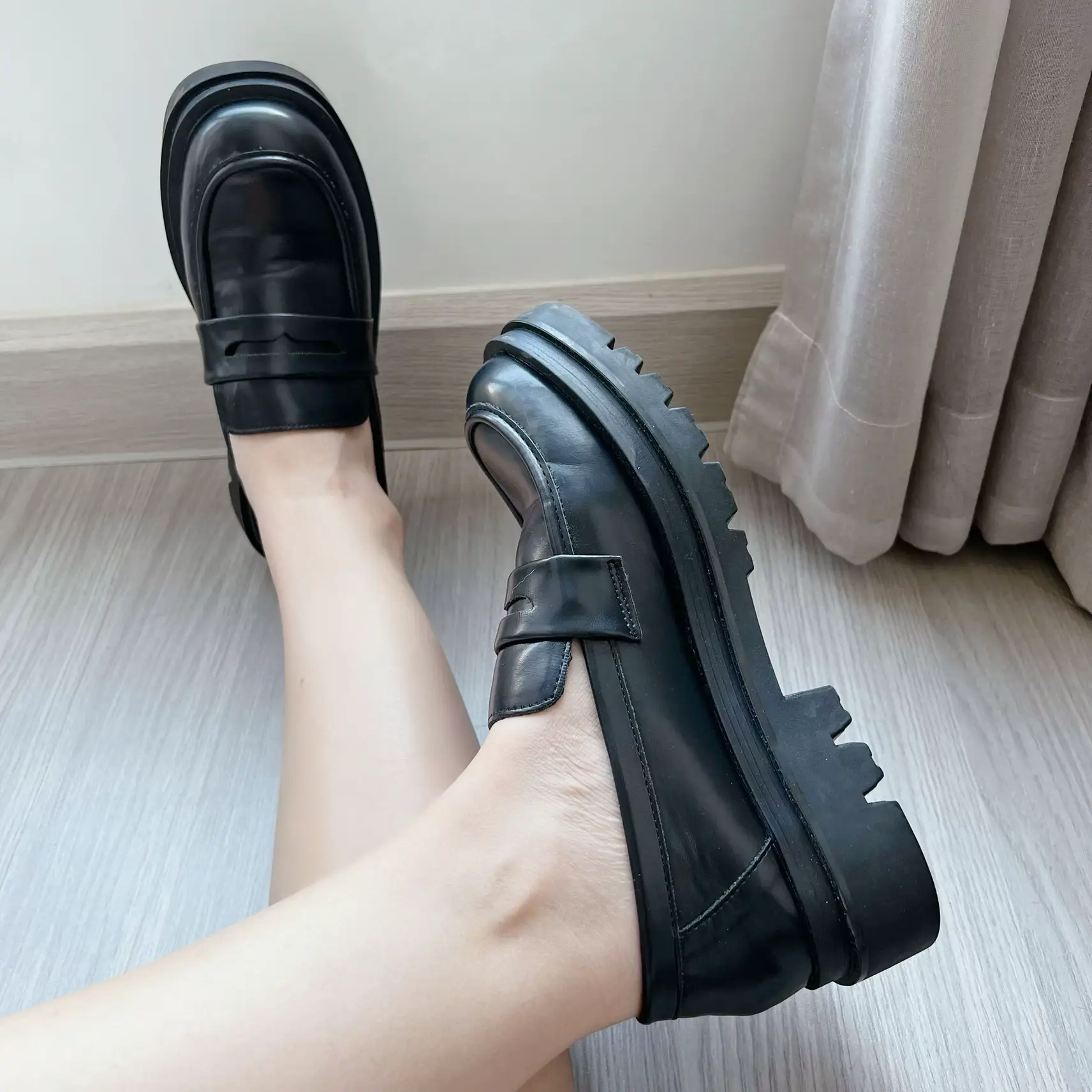 รวม black shoes🖤 รองเท้าดำคู่โปรด มา back to basic กัน! | แกลเลอรีที่ ...