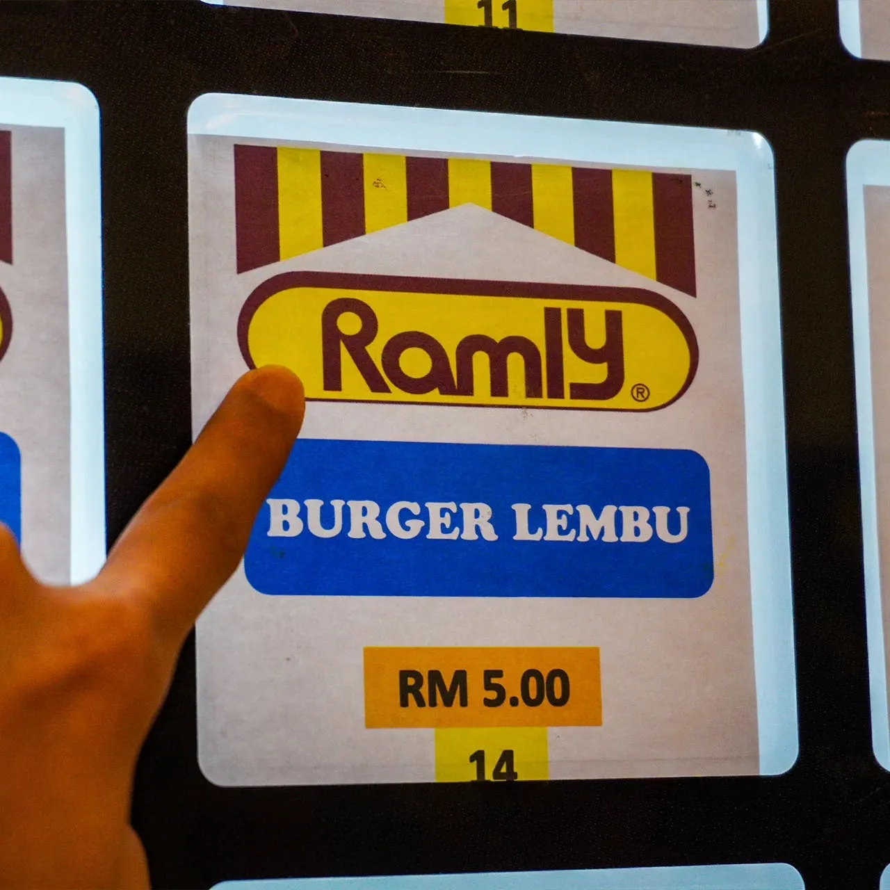 Mesin layan diri burger ramly di Taman Universiti | Galeri disiarkan ...