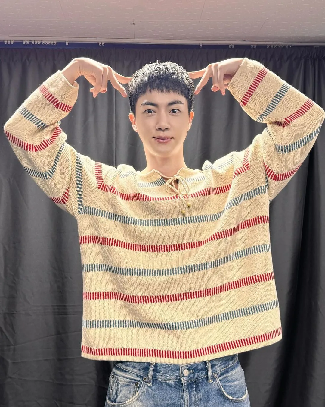 Army หายคิดถึง Jin BTS | แกลเลอรีที่โพสต์โดย AllAboutLiving | Lemon8