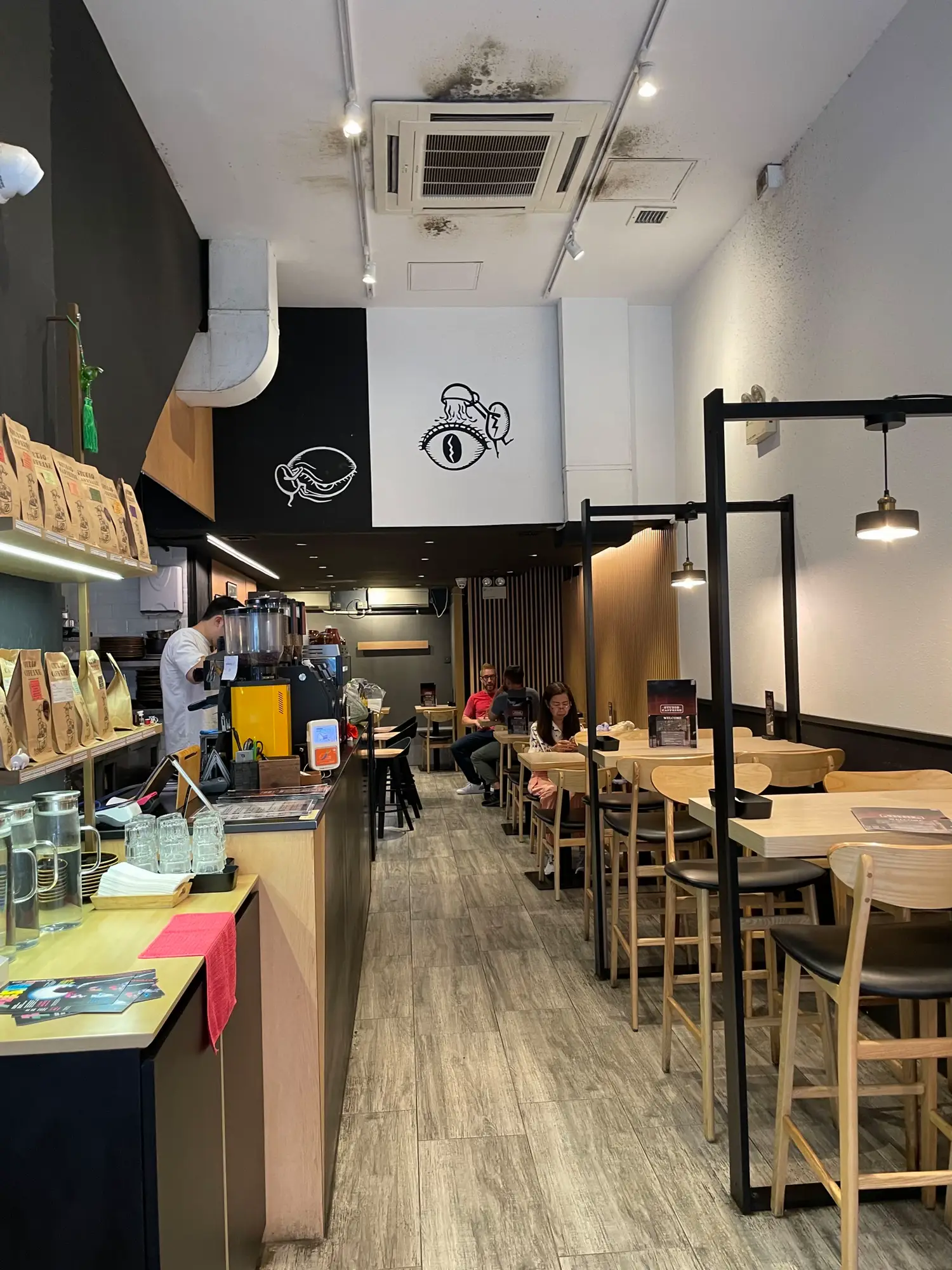 Studio caffeine 📍ฮ่องกง ใบประกาศเยอะมาก | แกลเลอรีที่โพสต์โดย ...