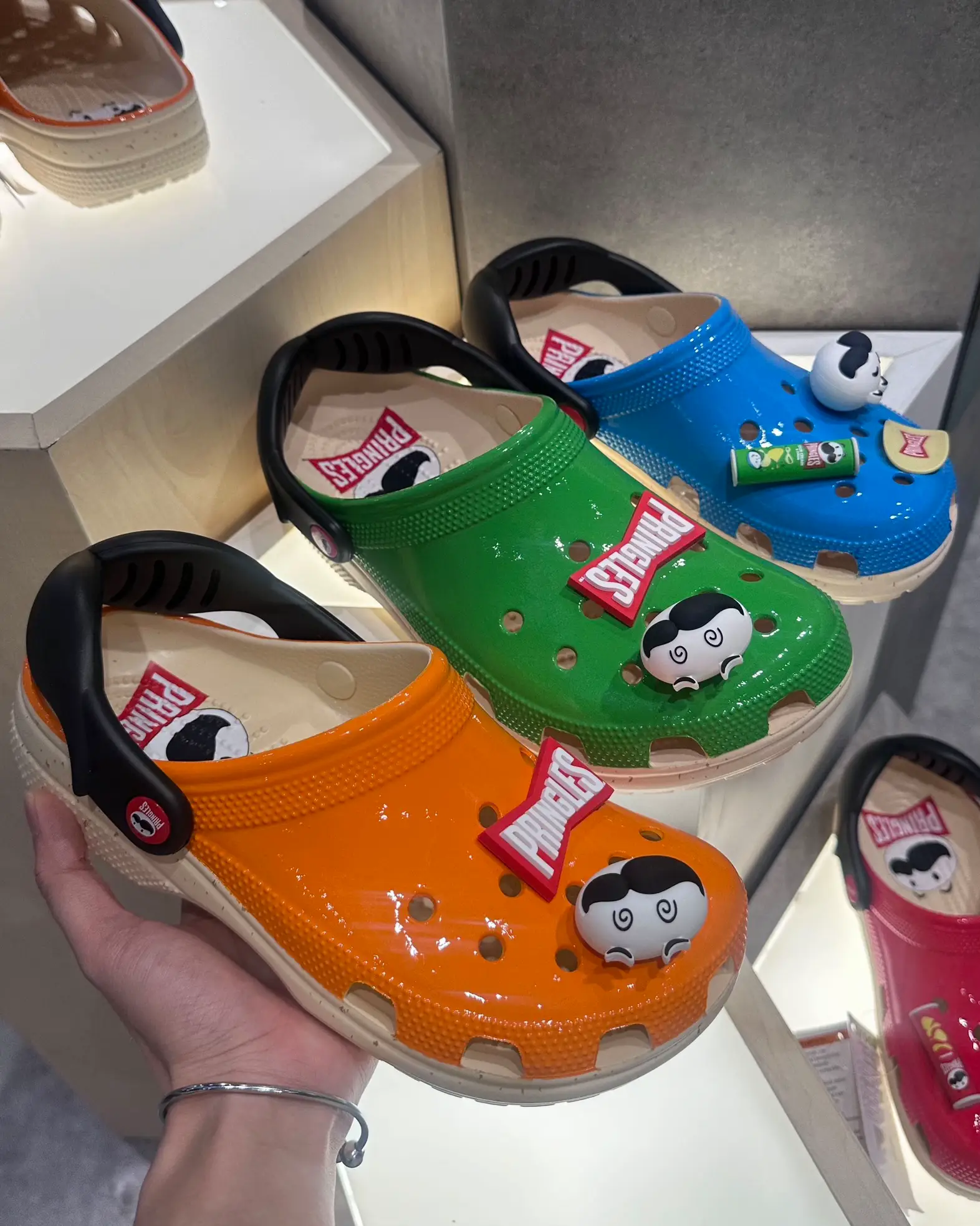 จากมันฝรั่งทอดกรอบ สู่รองเท้า(?) | แกลเลอรีที่โพสต์โดย punpromotion | Lemon8