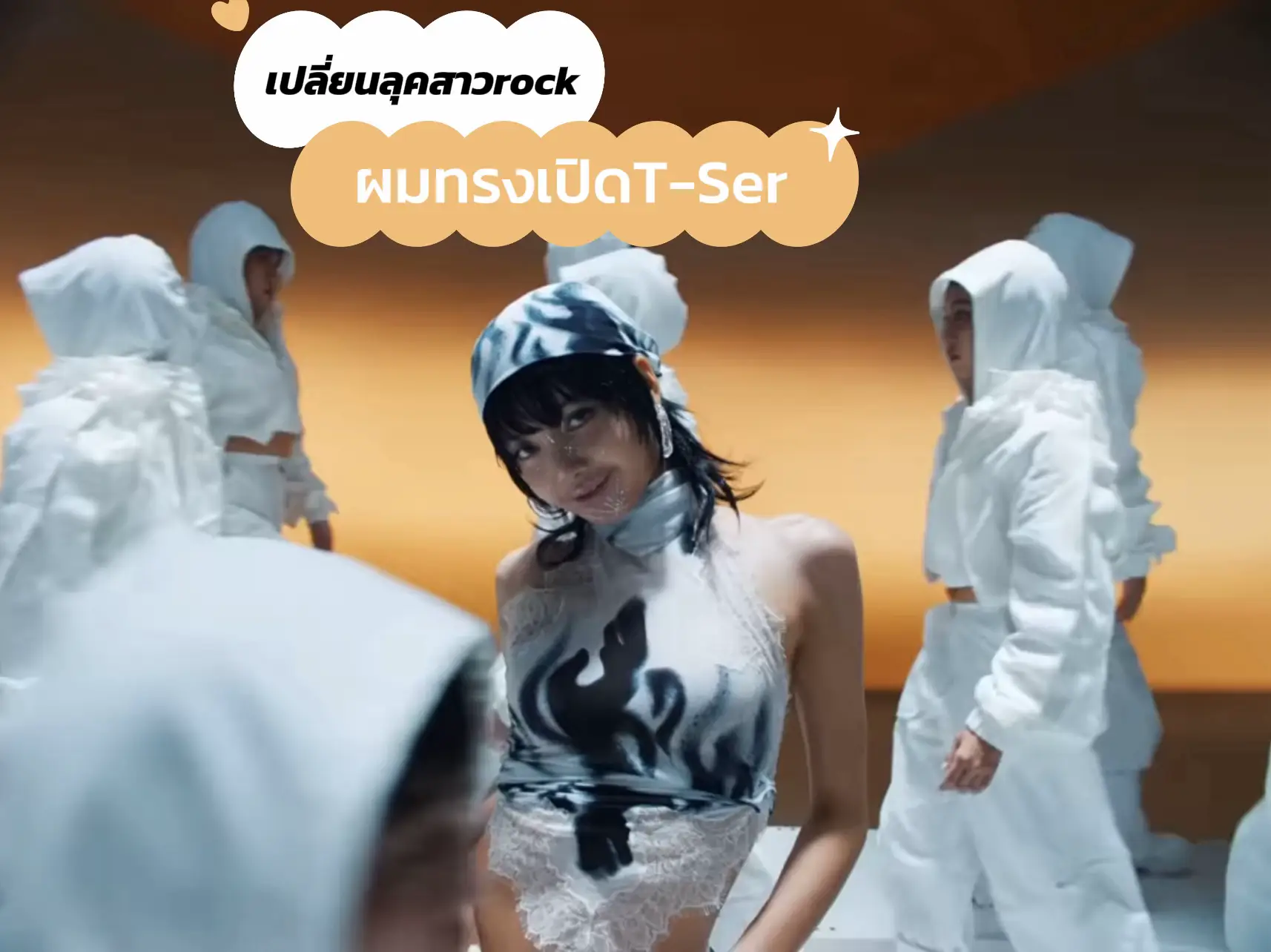 ส่องแฟชั่น Lisa จาก MV Rockstar | แกลเลอรีที่โพสต์โดย Party66🎉💕 | Lemon8