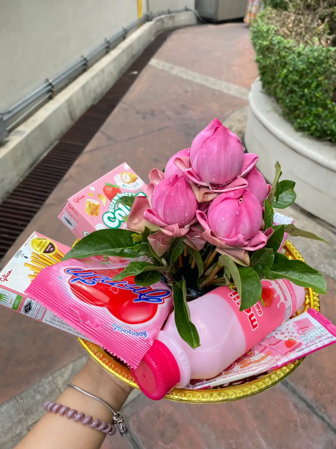 มูอย่างไร ? จนเป็นลูกรักแม่ลักษมีตึกเกษร 🏢 | แกลเลอรีที่โพสต์โดย namo.story | Lemon8