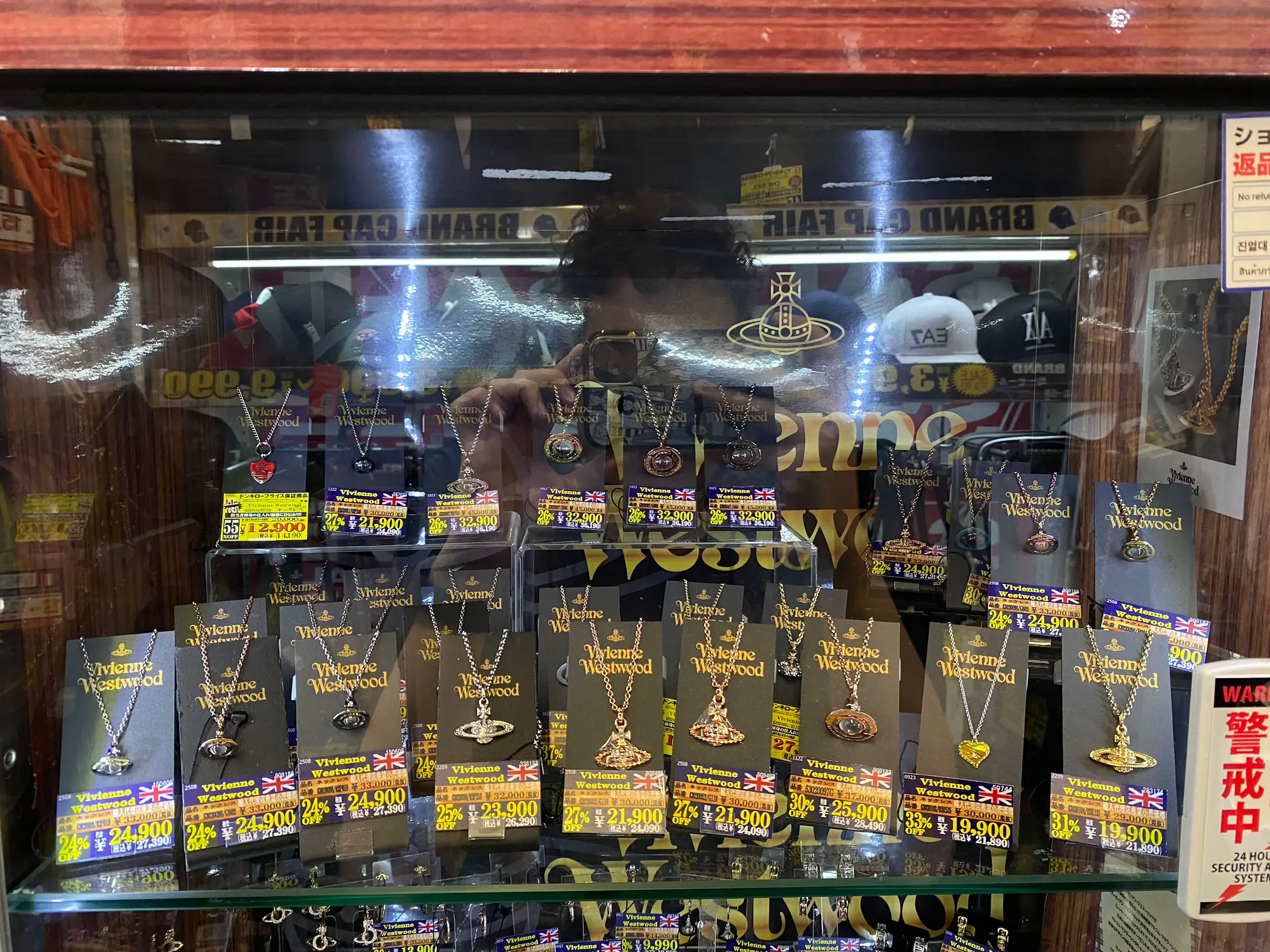 พาส่องราคา Vivienne Westwood ที่โตเกียว | แกลเลอรีที่โพสต์โดย Herqles | Lemon8