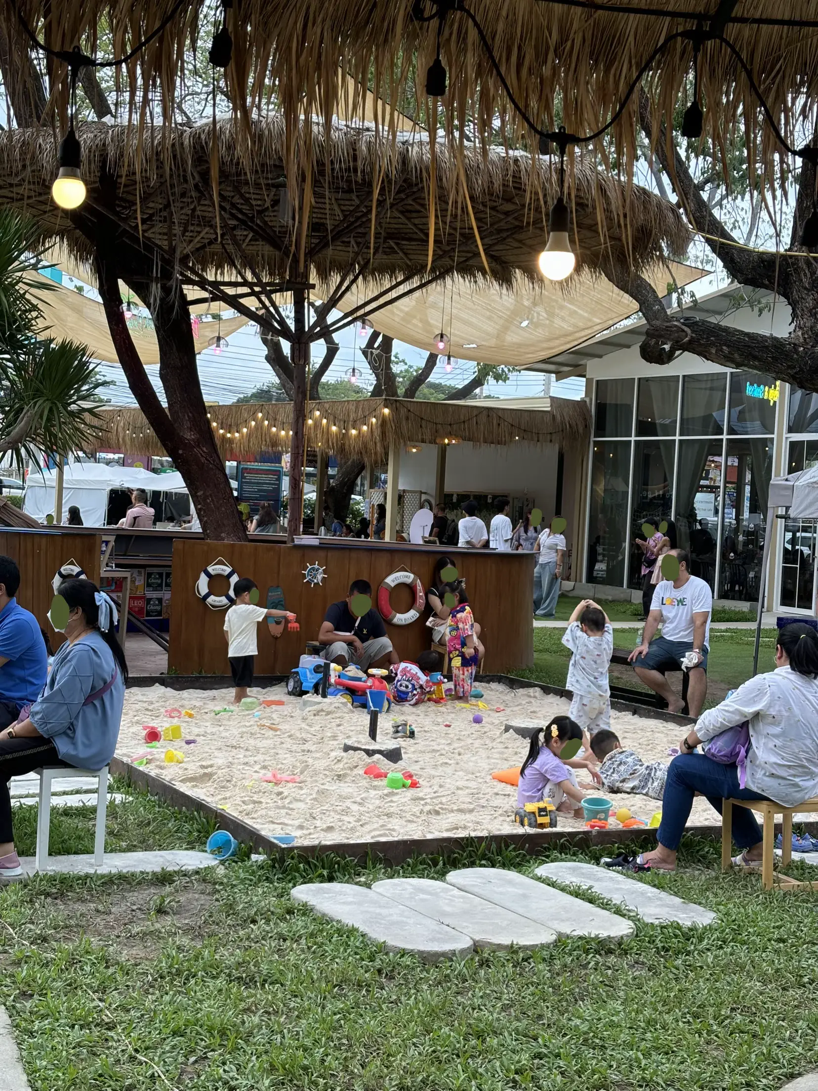 คาเฟ่ย่านนนทบุรี 2024 “The Big Tree Cafe & Restaurant” | แกลเลอรีที่ ...