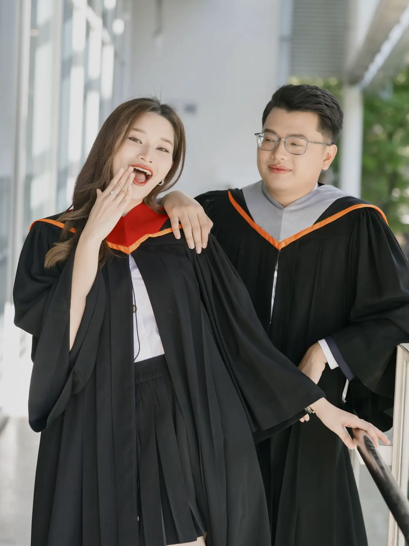 ถ่ายรูปรับปริญญาคู่แฟน | แกลเลอรีที่โพสต์โดย Kham | Lemon8