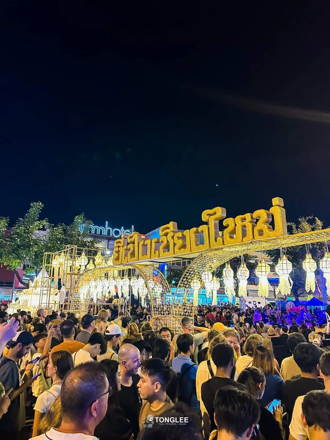 📷 งานประเพณียี่เป็งประจำปี 2566 จ.เชียงใหม่ | แกลเลอรีที่โพสต์โดย Tonglee | Lemon8