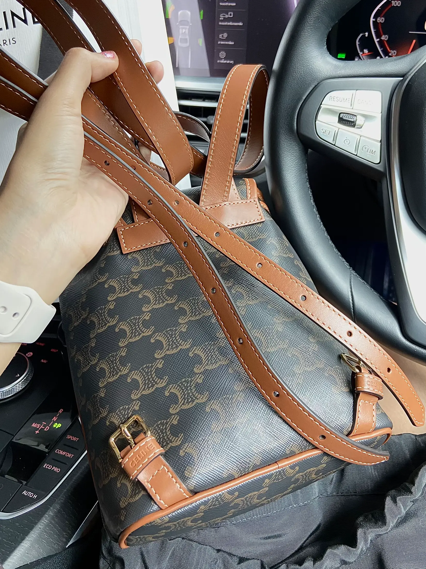 รีวิว CELINE MINI BACKPACK FOLCO 🫰🏻 | แกลเลอรีที่โพสต์โดย ' ᴾᴿᵂ🍦 | Lemon8