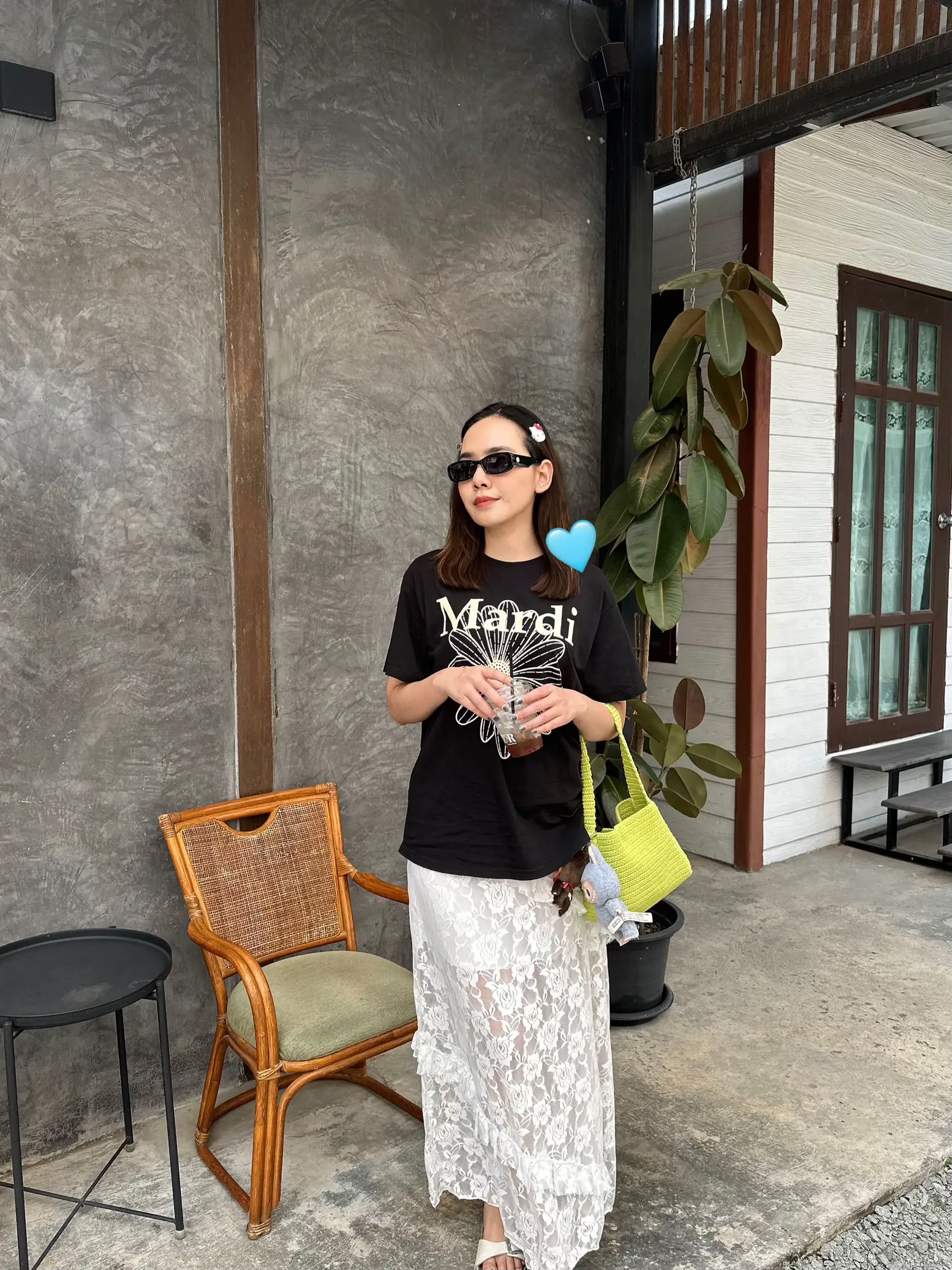 OOTD วันสบายๆ กระโปรงลูกไม้กับเสื้อยืด🤏🏻🌈 | แกลเลอรีที่โพสต์โดย hello world | Lemon8