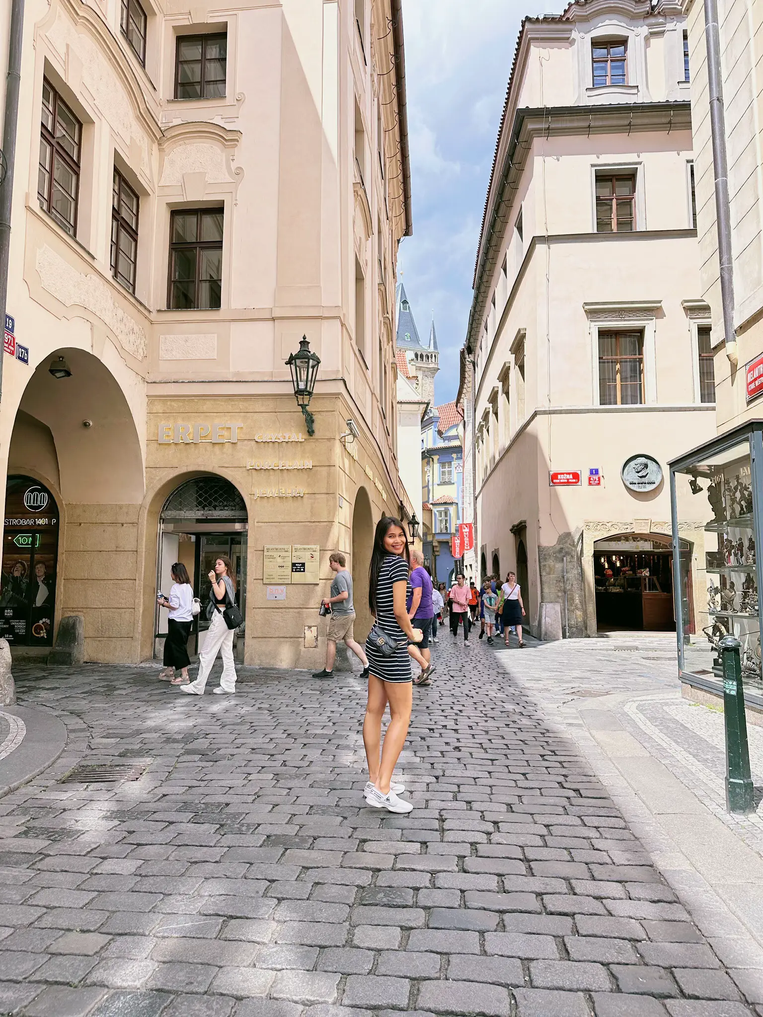 Summer in Prague 2023 ♥️🏛️ 🕰️🌉 | แกลเลอรีที่โพสต์โดย Donut159 🍩 | Lemon8