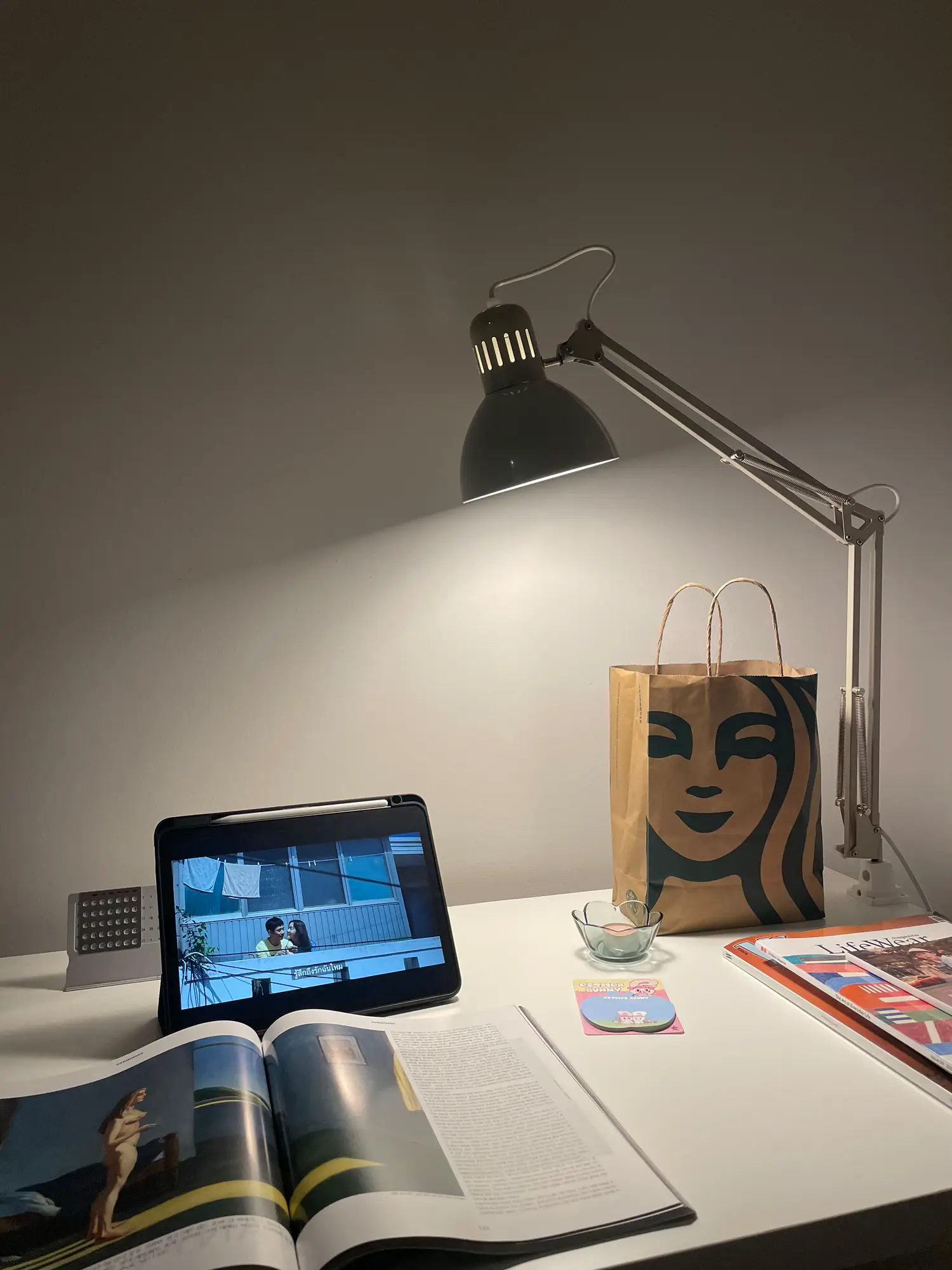 รีวิว มุมโต๊ะทำงานกับโคมไฟสุดน่ารักจาก IKEA ราคาก็น่ารัก 299.- | แกลเลอรีที่โพสต์โดย su sunisa ...