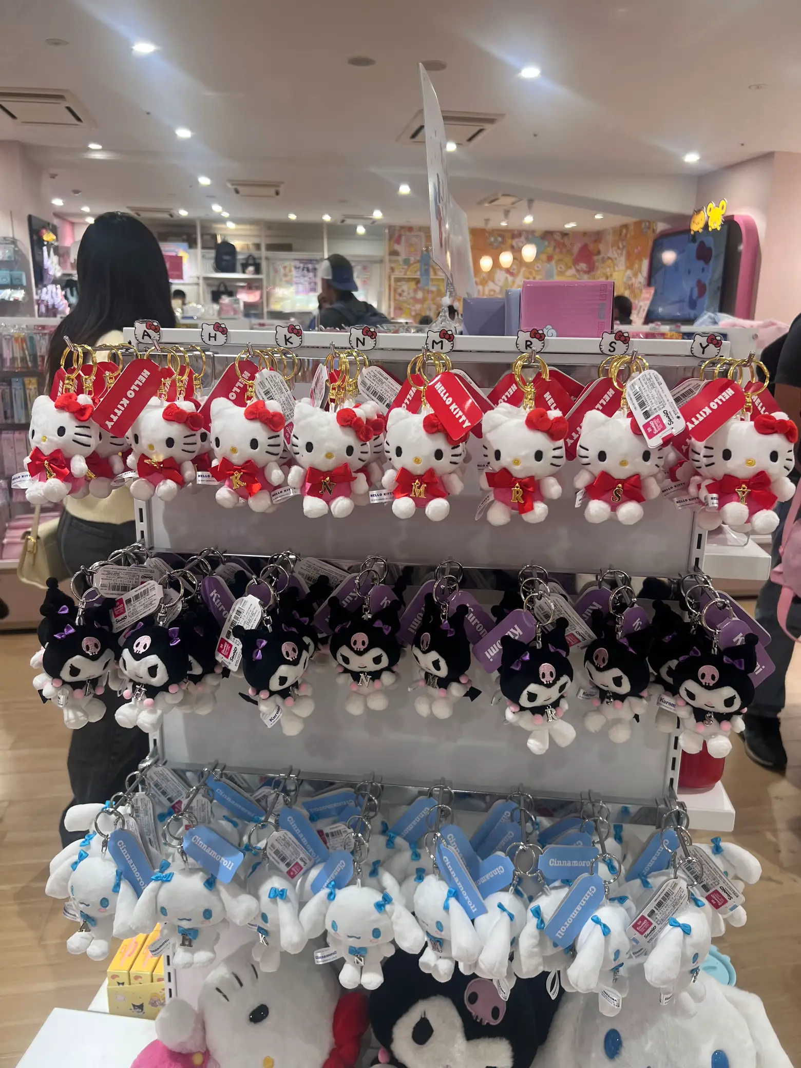 Sanrio shop@Shinjuku Tokyo | แกลเลอรีที่โพสต์โดย miintps | Lemon8