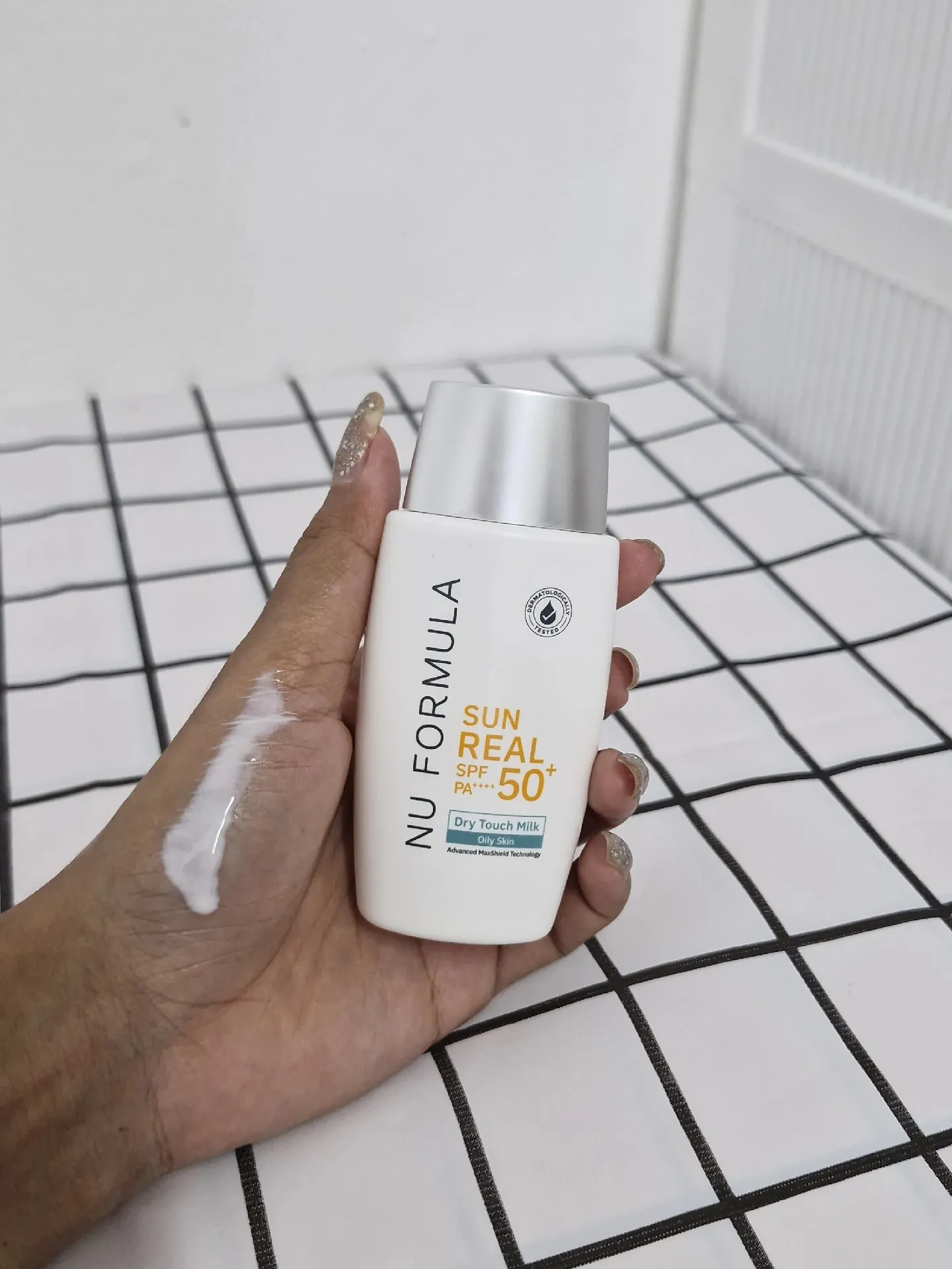 กันเเดดNu Formula เหมาะสำหรับคนเป็นสิว ผิวเเพ้ง่าย | วิดีโอที่เผยแพร่โดย รีวิว+ พิกัด📍 | Lemon8