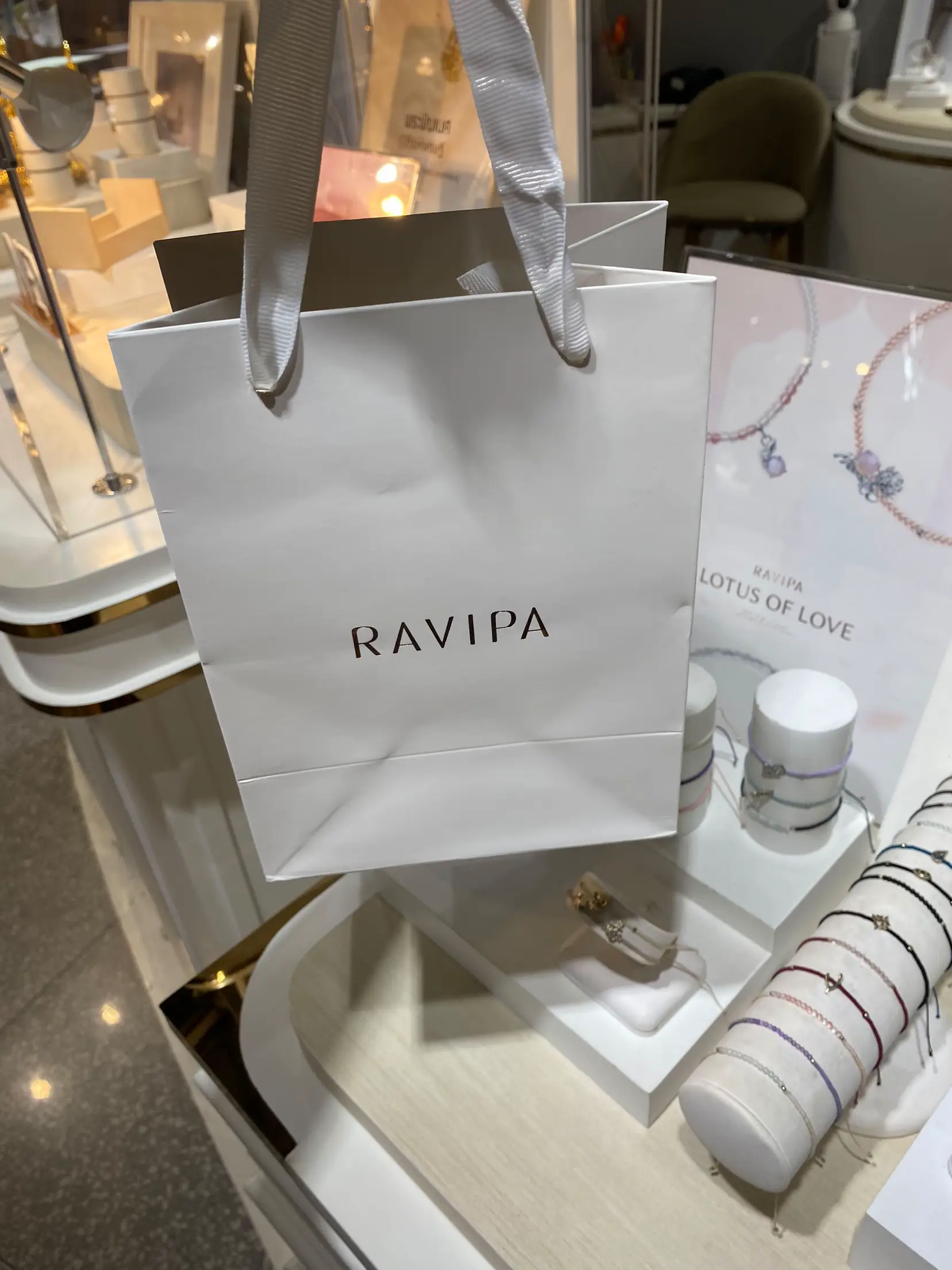 ส่องสร้อยคอ พระแม่ลักษมี จาก Ravipa | แกลเลอรีที่โพสต์โดย Eyeery | Lemon8