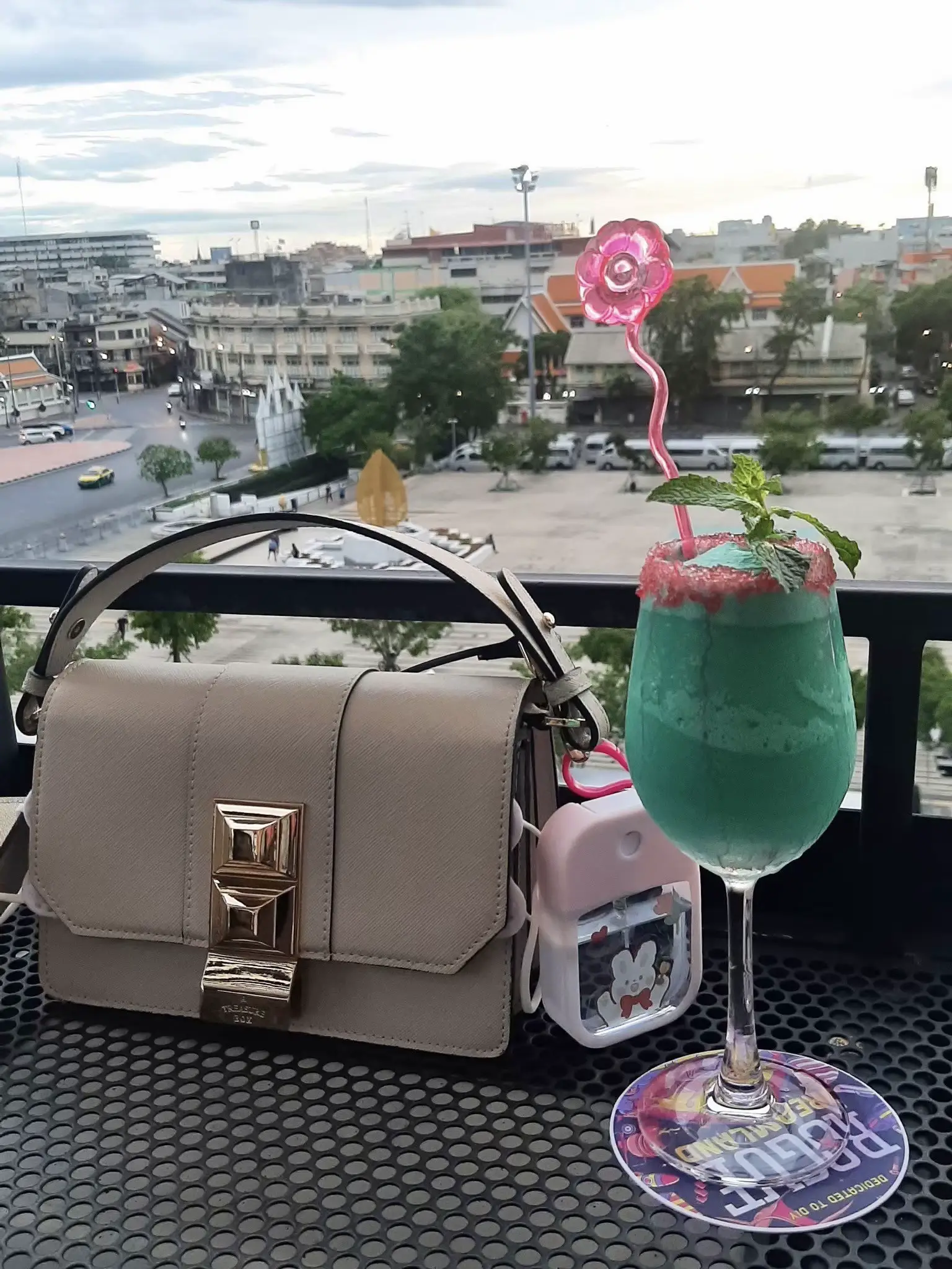 Swing Bar | บาร์ลับ🍹 ใกล้เสาชิงช้า | แกลเลอรีที่โพสต์โดย plaifah | Lemon8