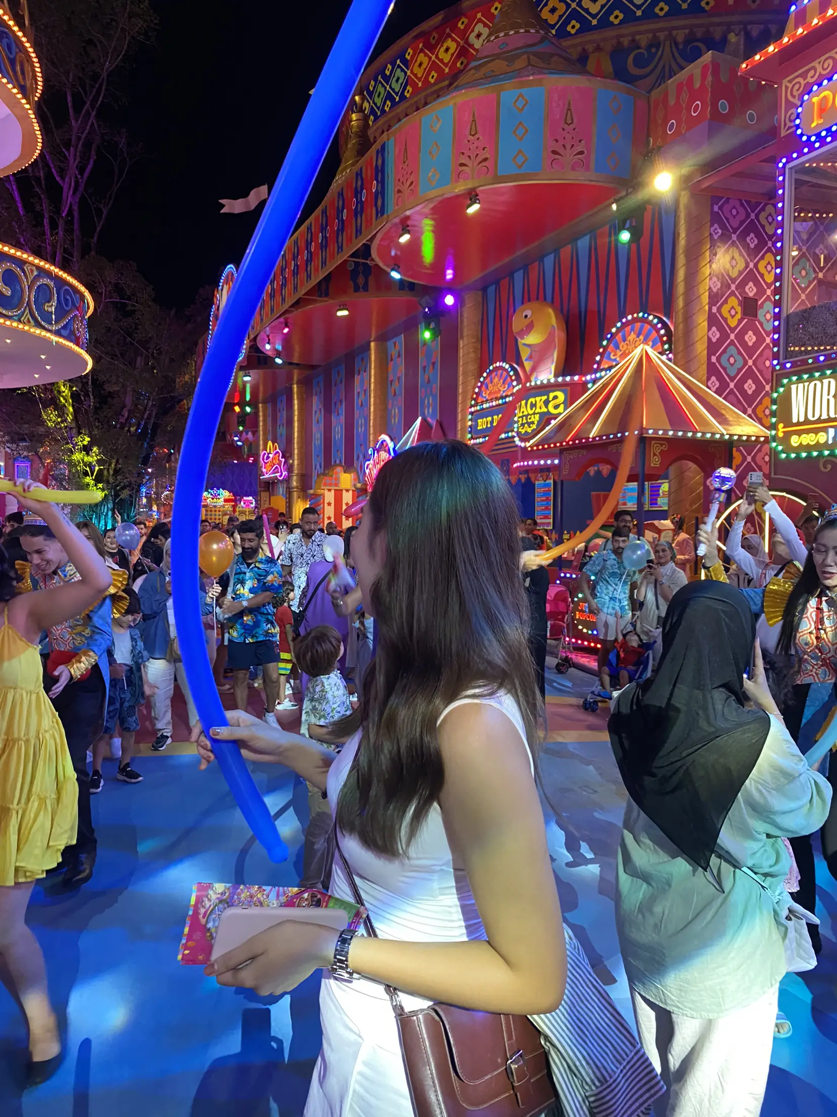 Carnival magic Phuket | แกลเลอรีที่โพสต์โดย เมฆครามตะวันฉาย | Lemon8