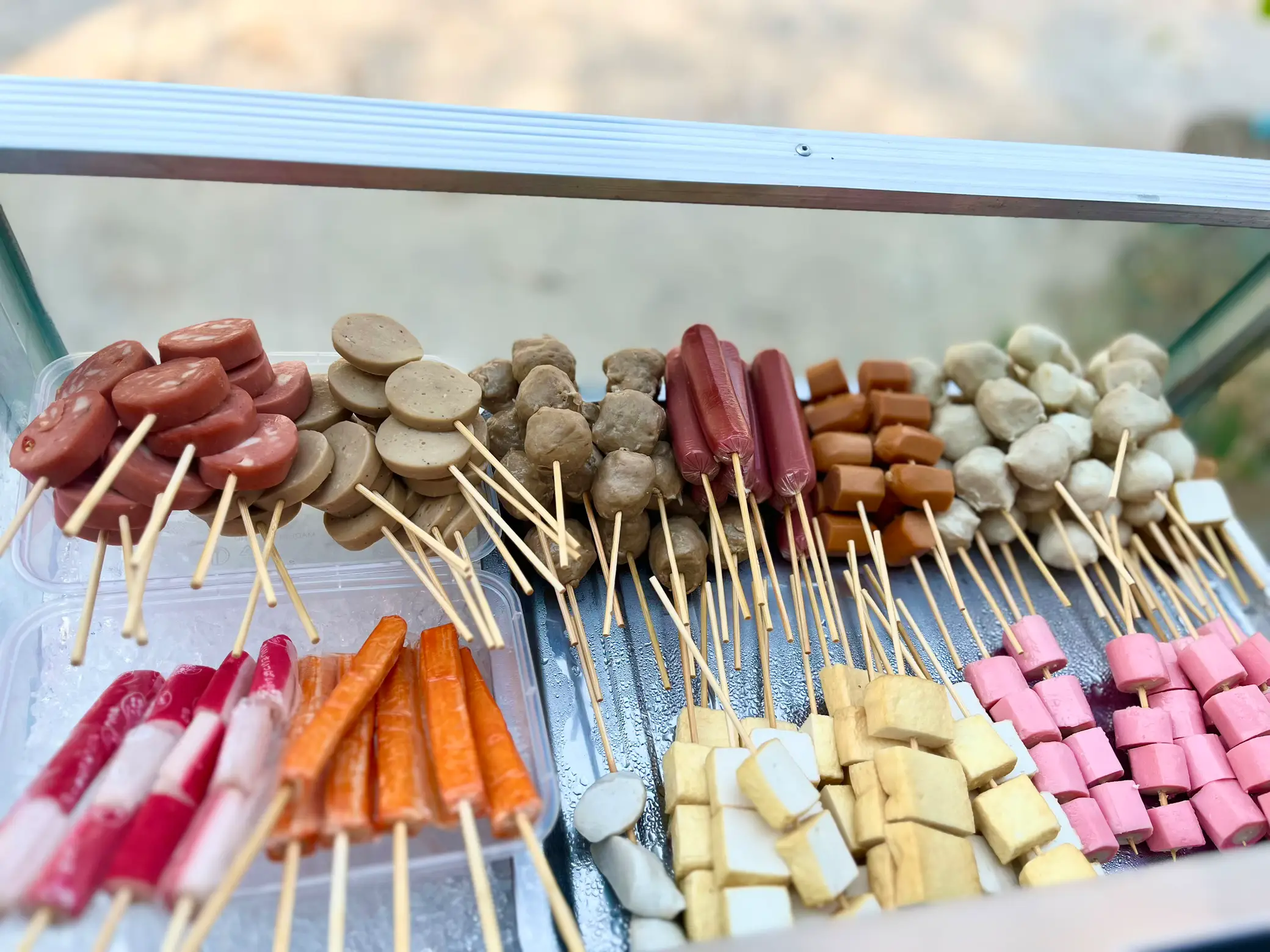 ลูกชิ้นทอด ไม้ละ5.- | แกลเลอรีที่โพสต์โดย Manatchaya Jomn | Lemon8