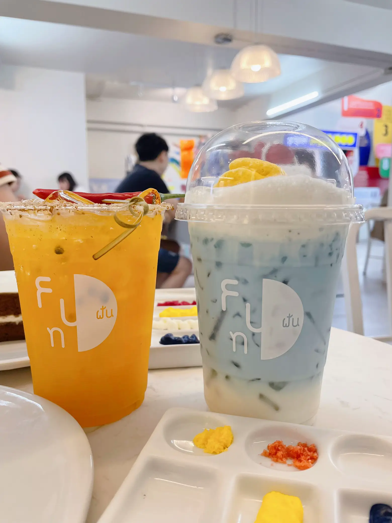 มาเพ้นท์ Canvas Cake ที่ FUN Café ใกล้ MRT หัวลำโพงกัน~ | แกลเลอรีที่โพสต์โดย อีทอะไรอร่อย | Lemon8