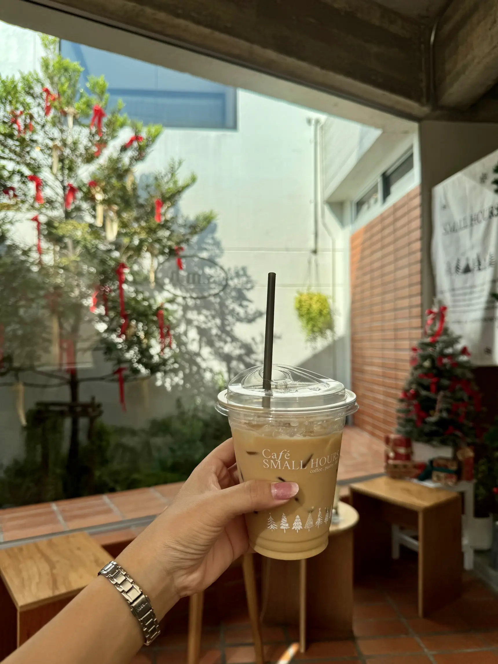 Cafe Small Hours: คาเฟ่เล็กๆย่านลาดพร้าว ☕️ | แกลเลอรีที่โพสต์โดย JJENNY W. 🦄 | Lemon8