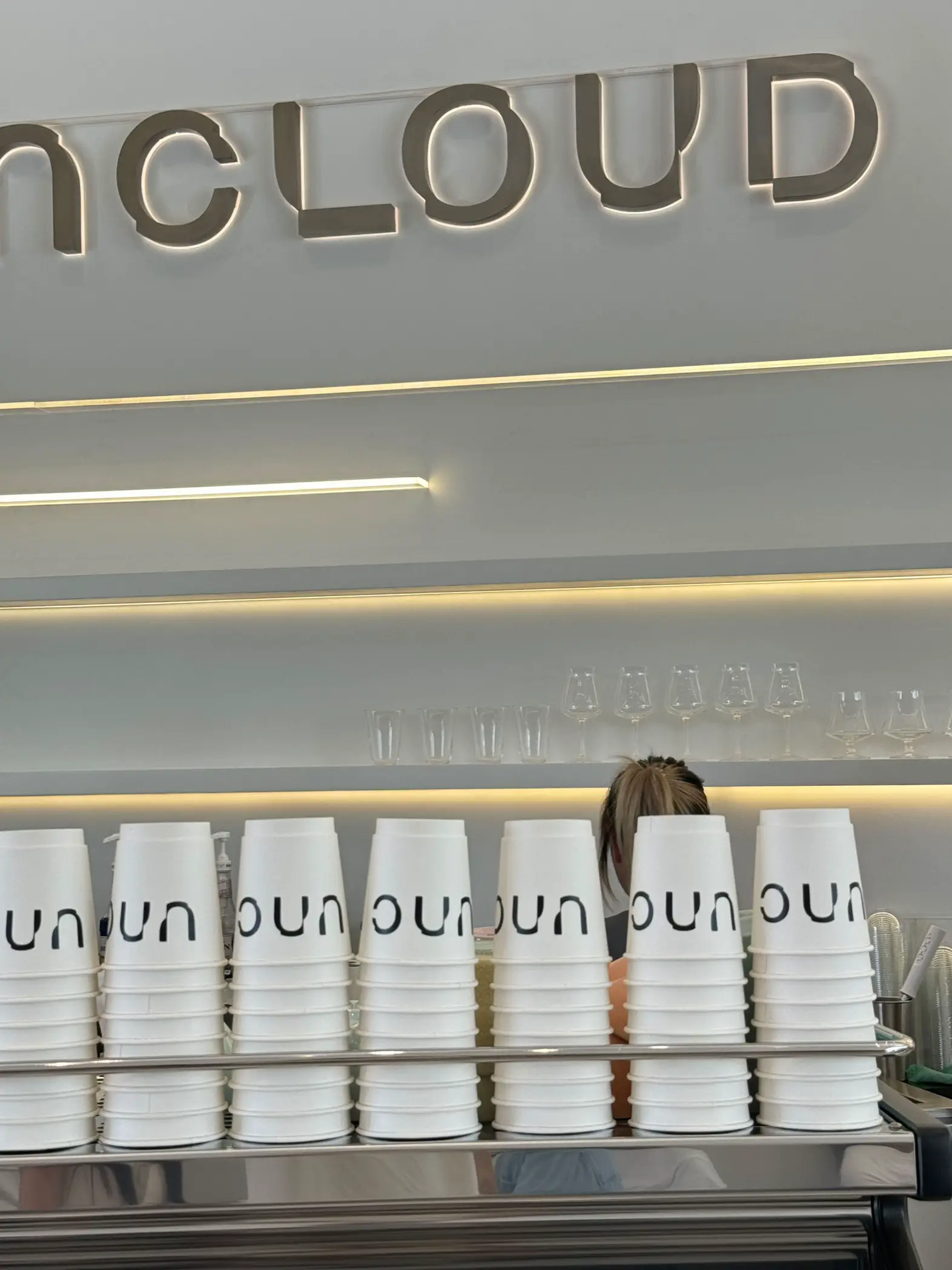 คาเฟ่ใหม่ Uncloud บางแสน ชลบุรี ธีมขั้วโลกเหนือ ขั้วโลกใต้ ️ | แกลเลอรีที่โพสต์โดย Tong_PJ | Lemon8