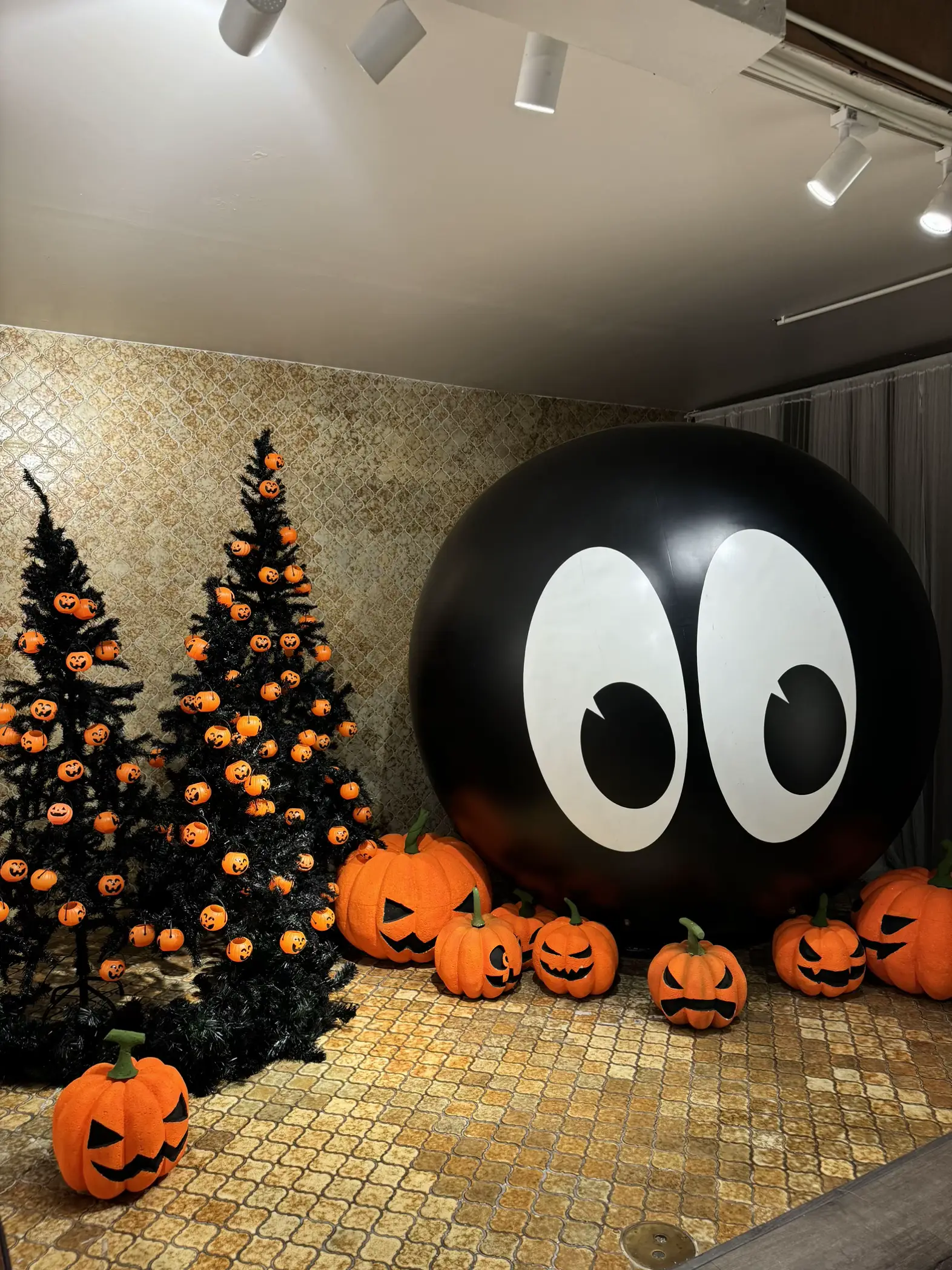 TRUST CAFE คาเฟ่อารีย์ ธีม Halloween | แกลเลอรีที่โพสต์โดย Tingly Tinky ...