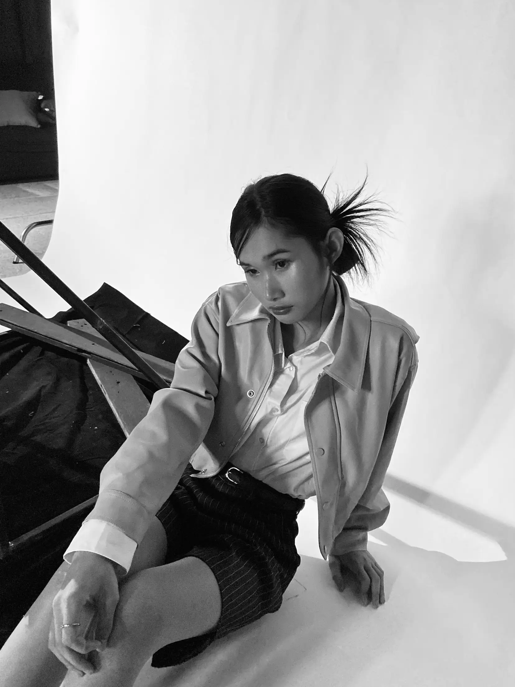 •OOTD | profile shot ถ่ายโปรไฟล์ กับลุคสาวเท่ 👜🖤 | แกลเลอรีที่โพสต์โดย ( นิคกี้ ) | Lemon8