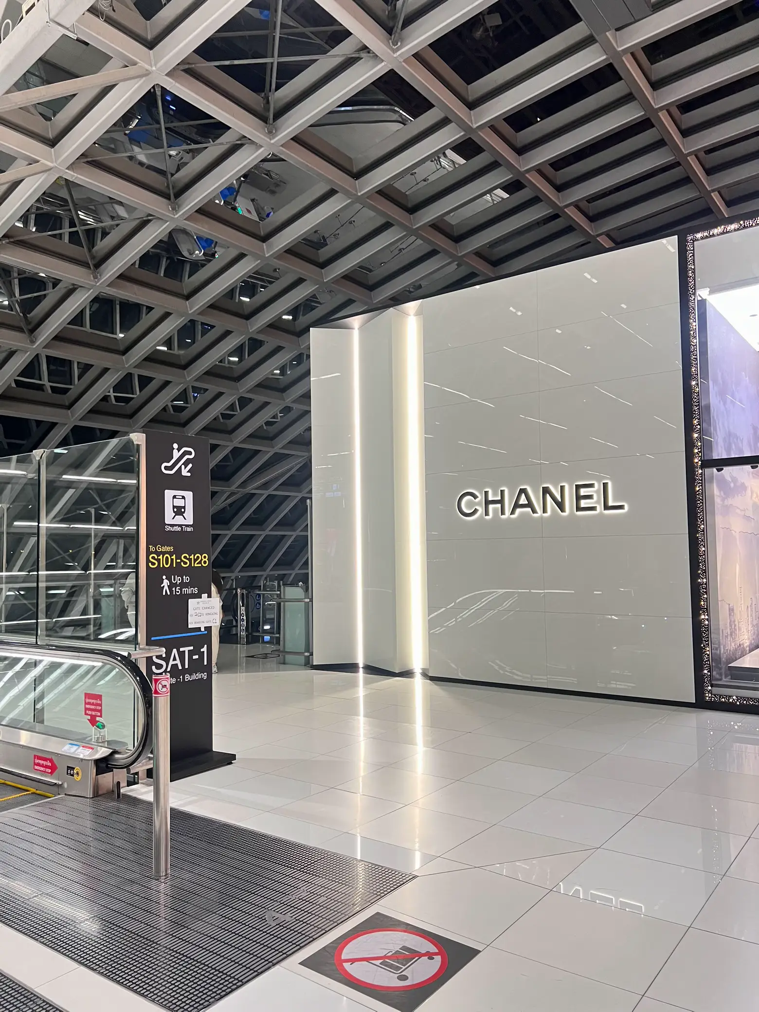 SAT-1 อาคารใหม่สนามบินสุวรรณภูมิ ️ | แกลเลอรีที่โพสต์โดย pinksornsawan | Lemon8