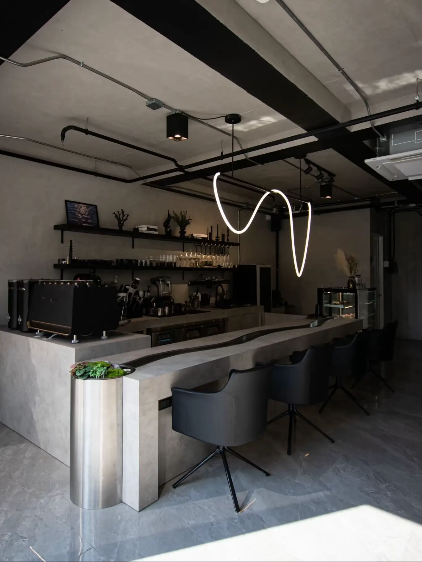 #รีวิวคาเฟ่ คาเฟ่สายน้ำ - FlowEver Cafe & Wine | วิดีโอที่เผยแพร่โดย FLOWEVER ☕️🍷🌊 | Lemon8