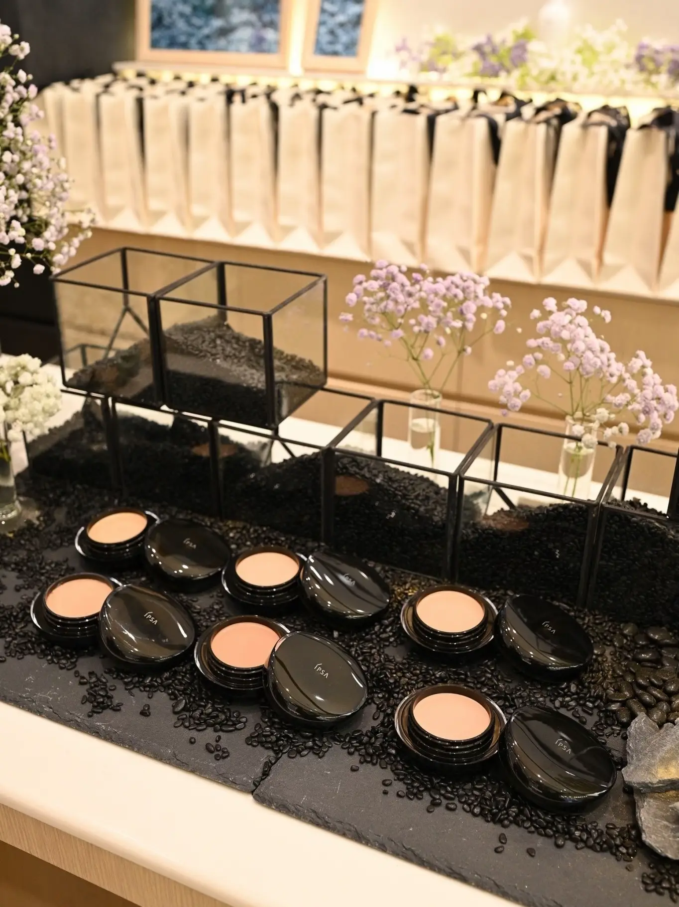 รีวิวรองพื้น IPSA ปรับสูตรใหม่ 🤍 เนื้อเนียนกริบ 🎄 | แกลเลอรีที่โพสต์โดย PloyStation | Lemon8