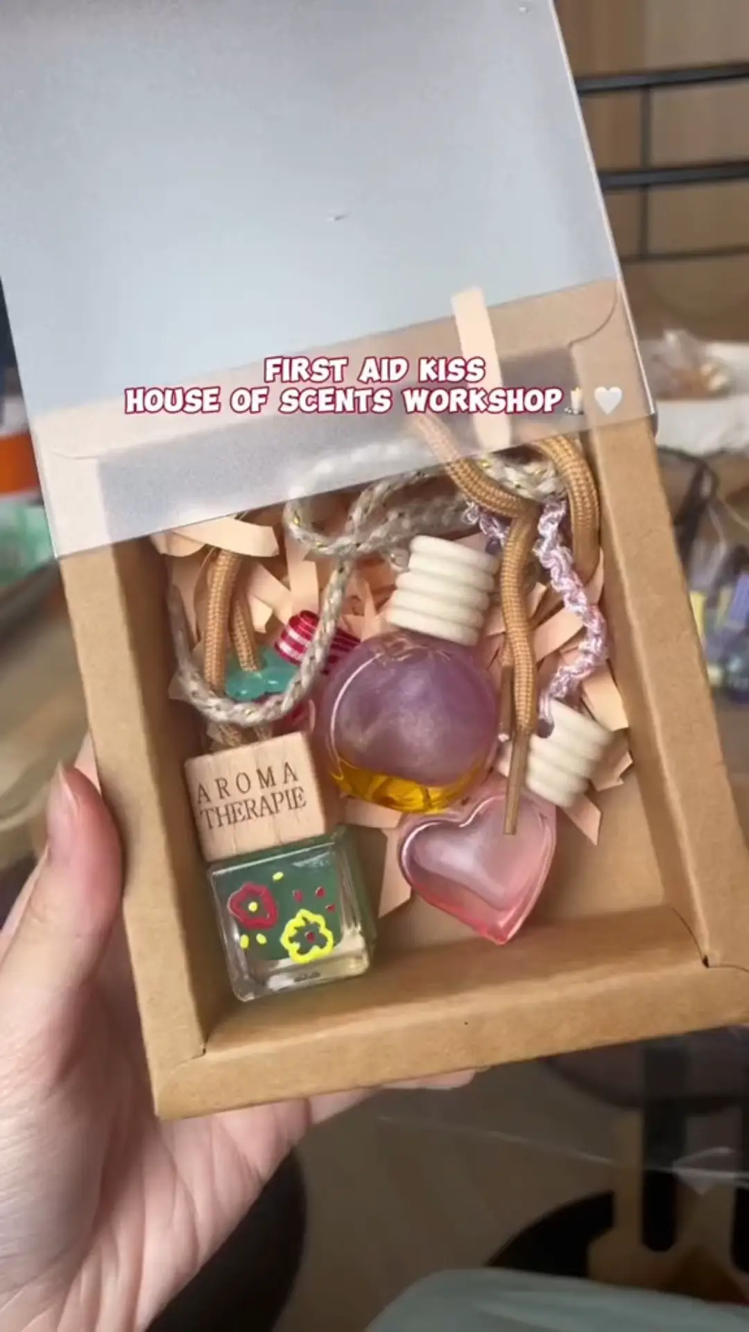 DIY ทำน้ำหอมรถยนต์ห๊อมหอม บนคาเฟ่ทองหล่อ | วิดีโอที่เผยแพร่โดย Firstaidkiss | Lemon8