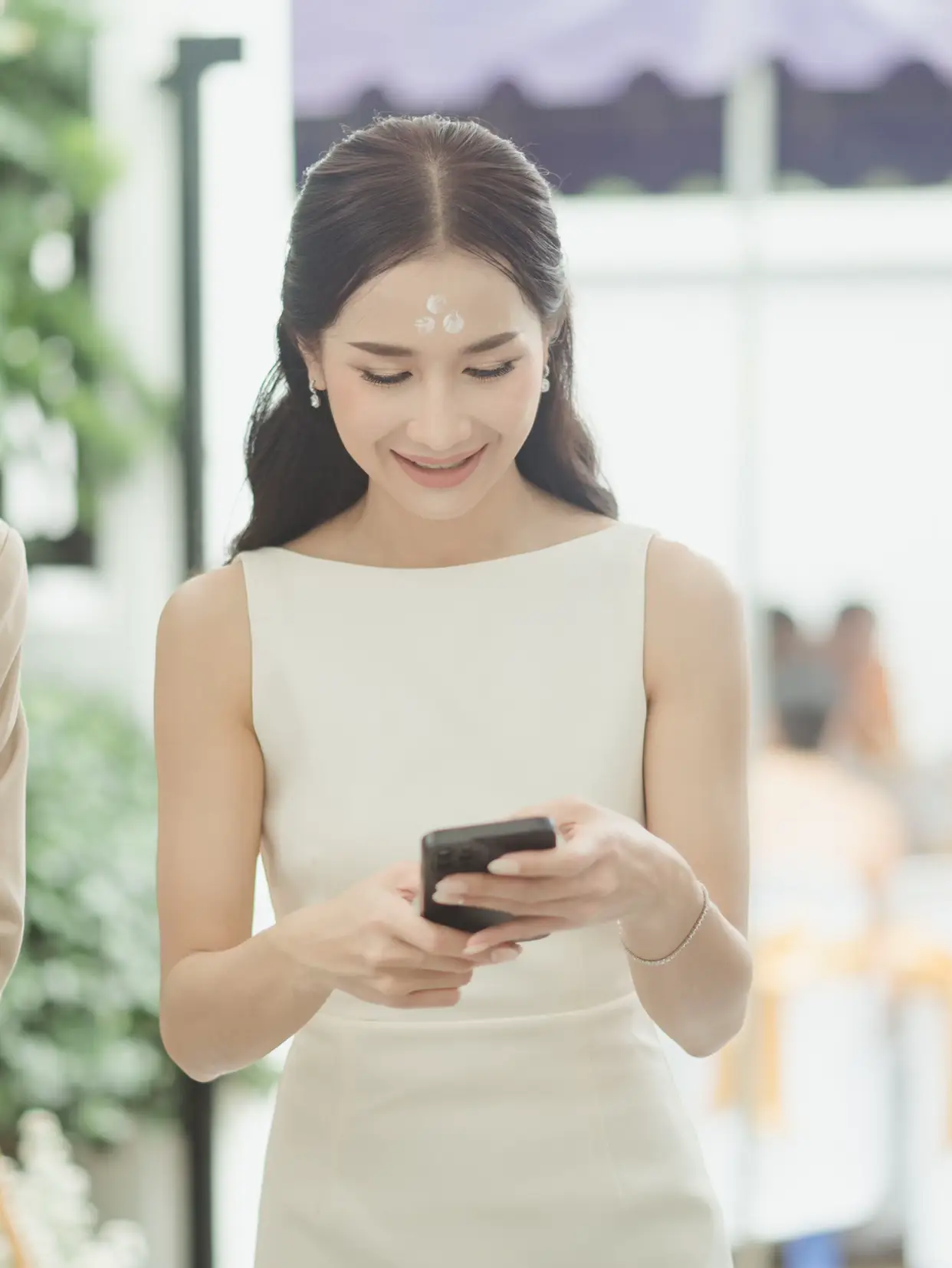 ชุดพิธีเช้า พิธีหมั้น งบ 2,xxx | แกลเลอรีที่โพสต์โดย Mint Duangporn | Lemon8