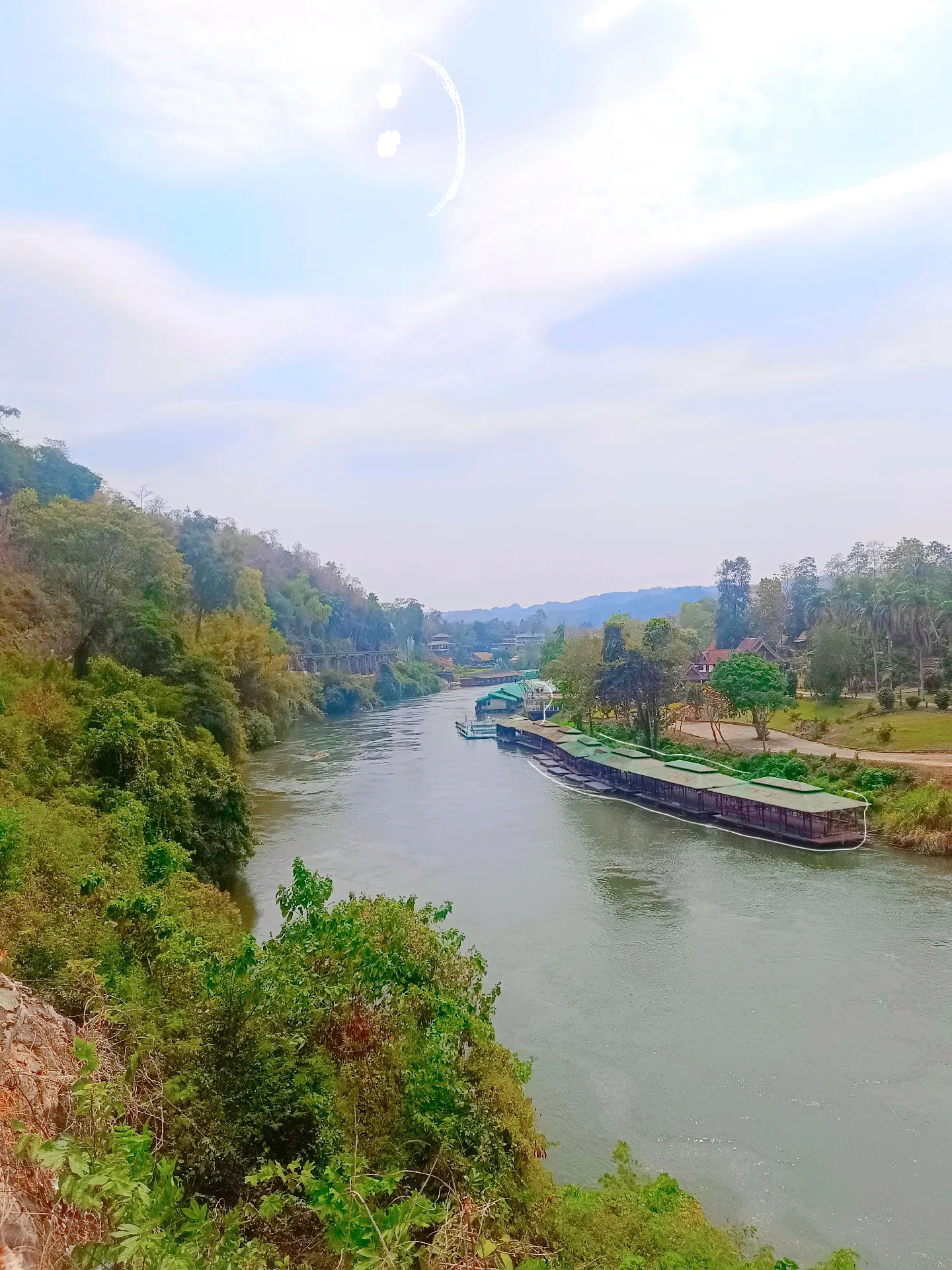 วิวสวยที่ทางรถไฟสายมรณะ | แกลเลอรีที่โพสต์โดย Hall | Lemon8