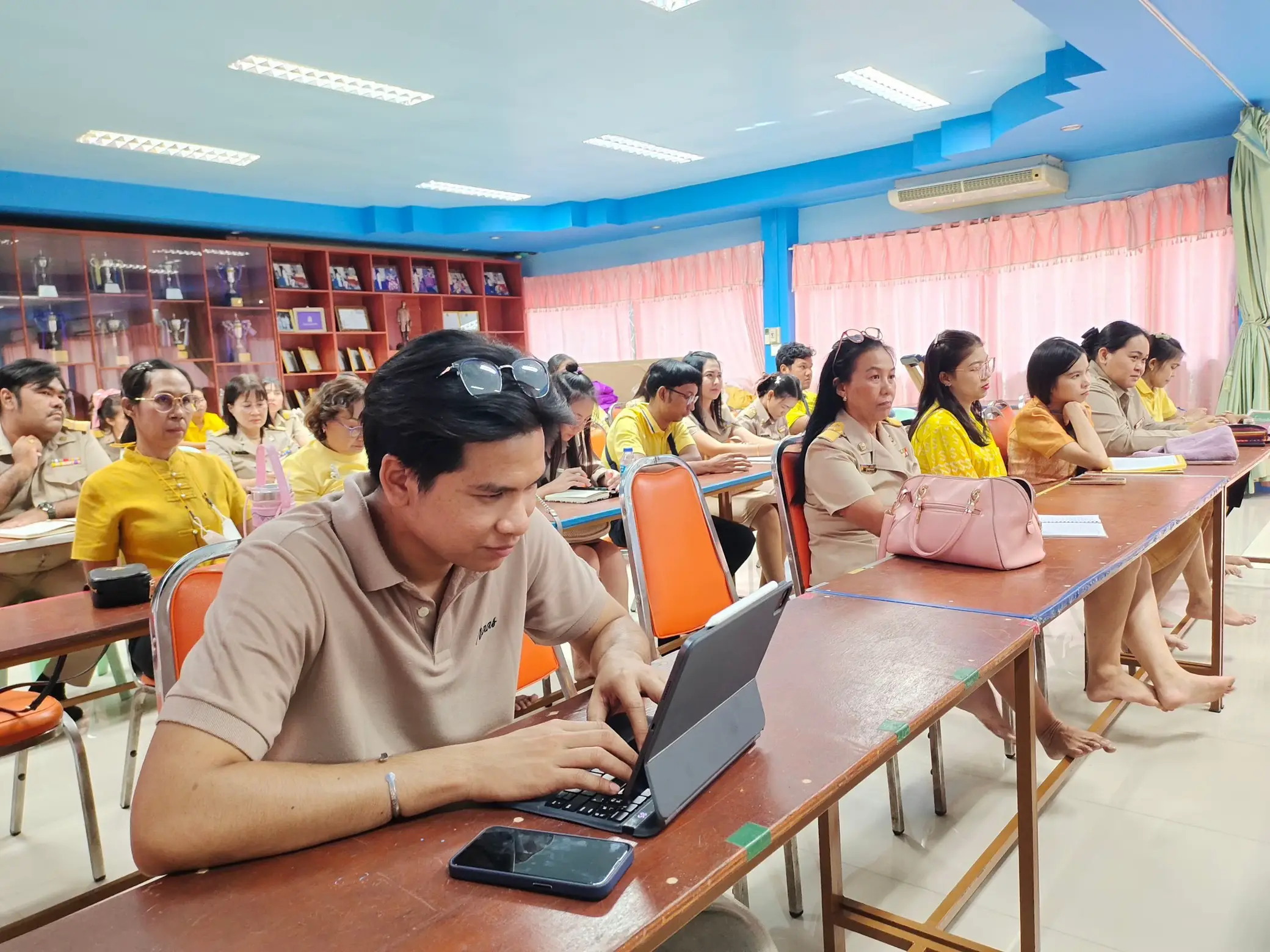 เปลี่ยนiPadให้เป็น macbook | แกลเลอรีที่โพสต์โดย Poommusic | Lemon8