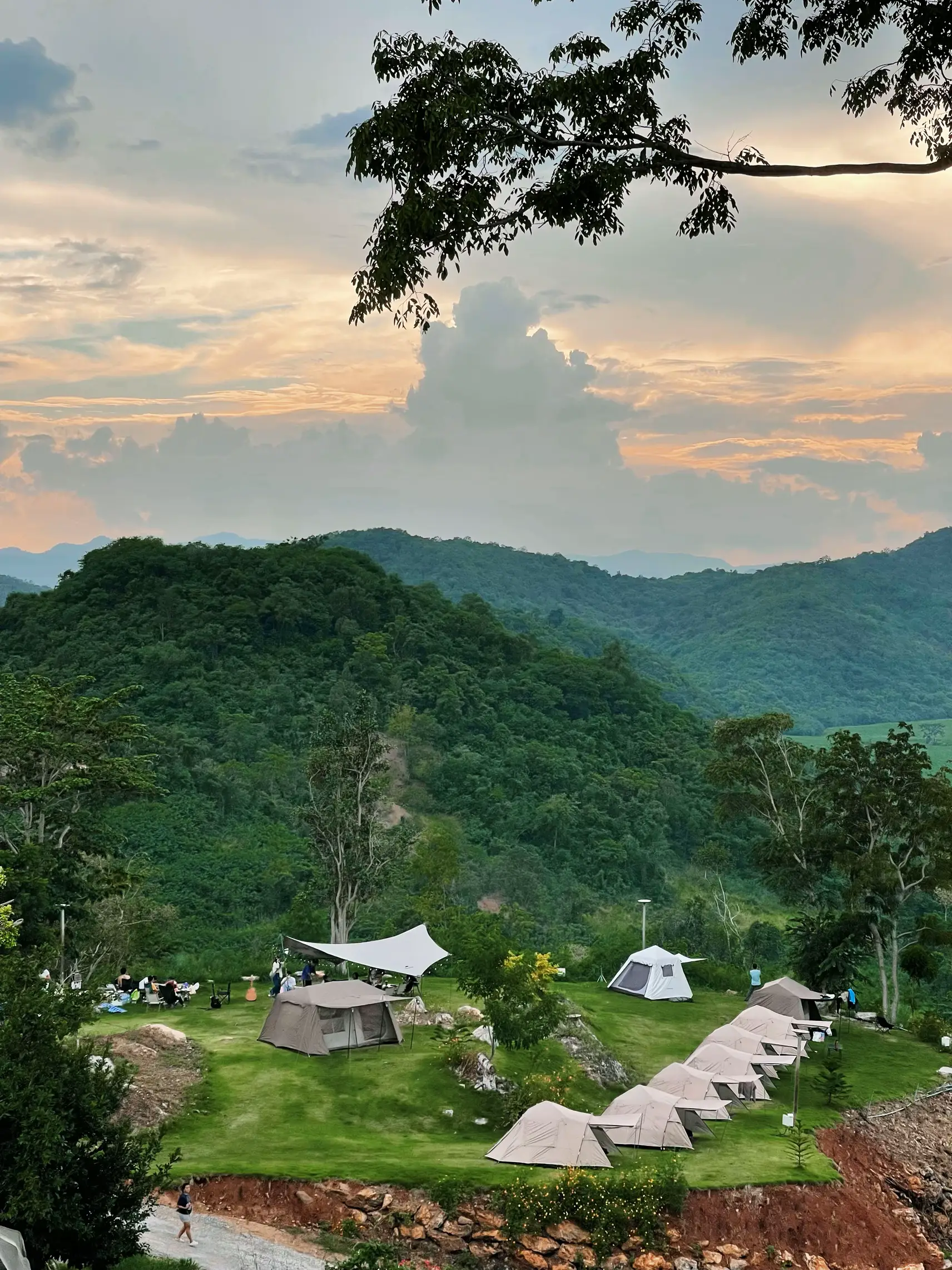 Watthana Mountain Camp 🌳🏕️ ปากช่อง,เขาใหญ่ | แกลเลอรีที่โพสต์โดย สิริชอบเที่ยว | Lemon8